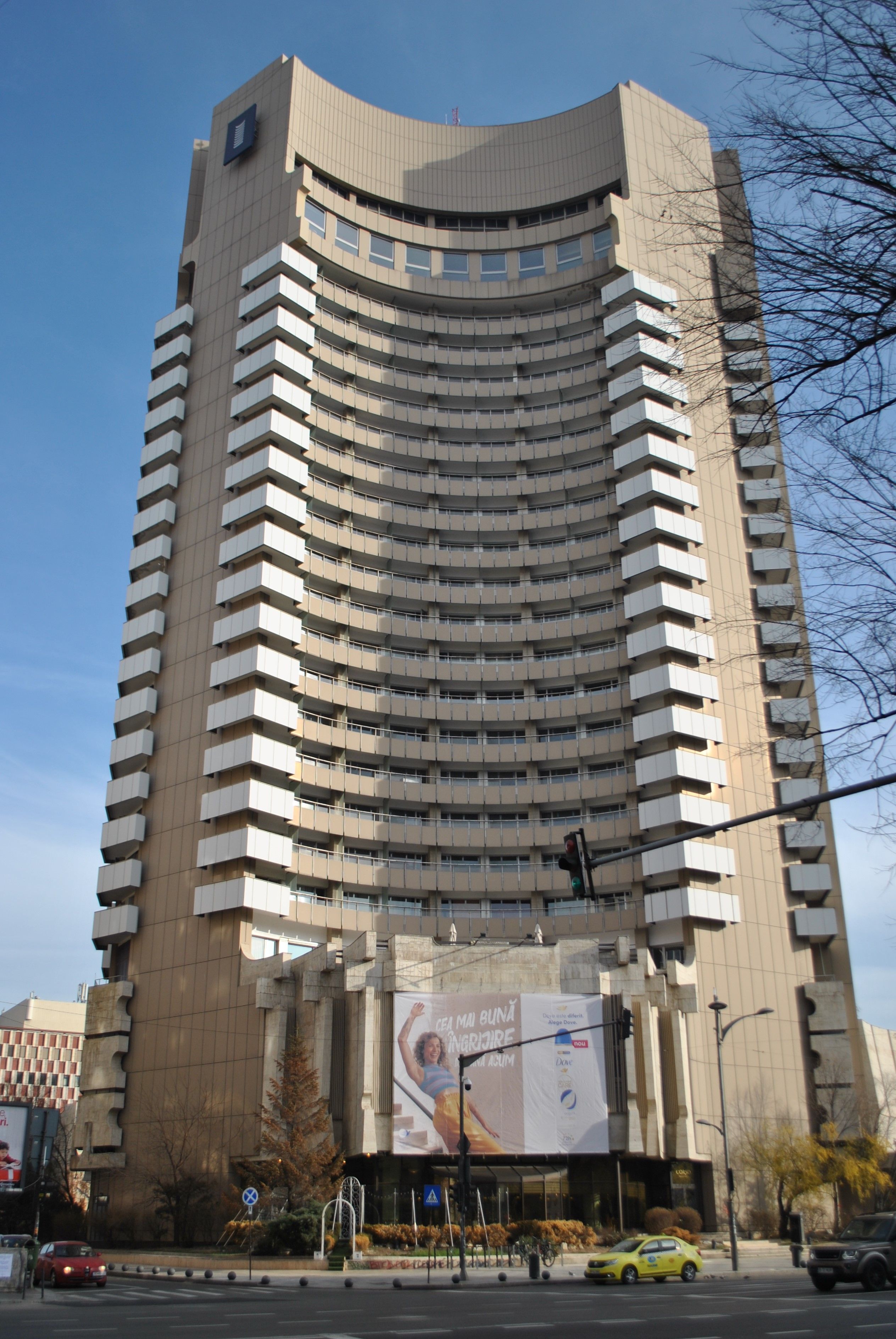 Imposing Brutalist High-Rise Hotel Building · Free Stock Photo