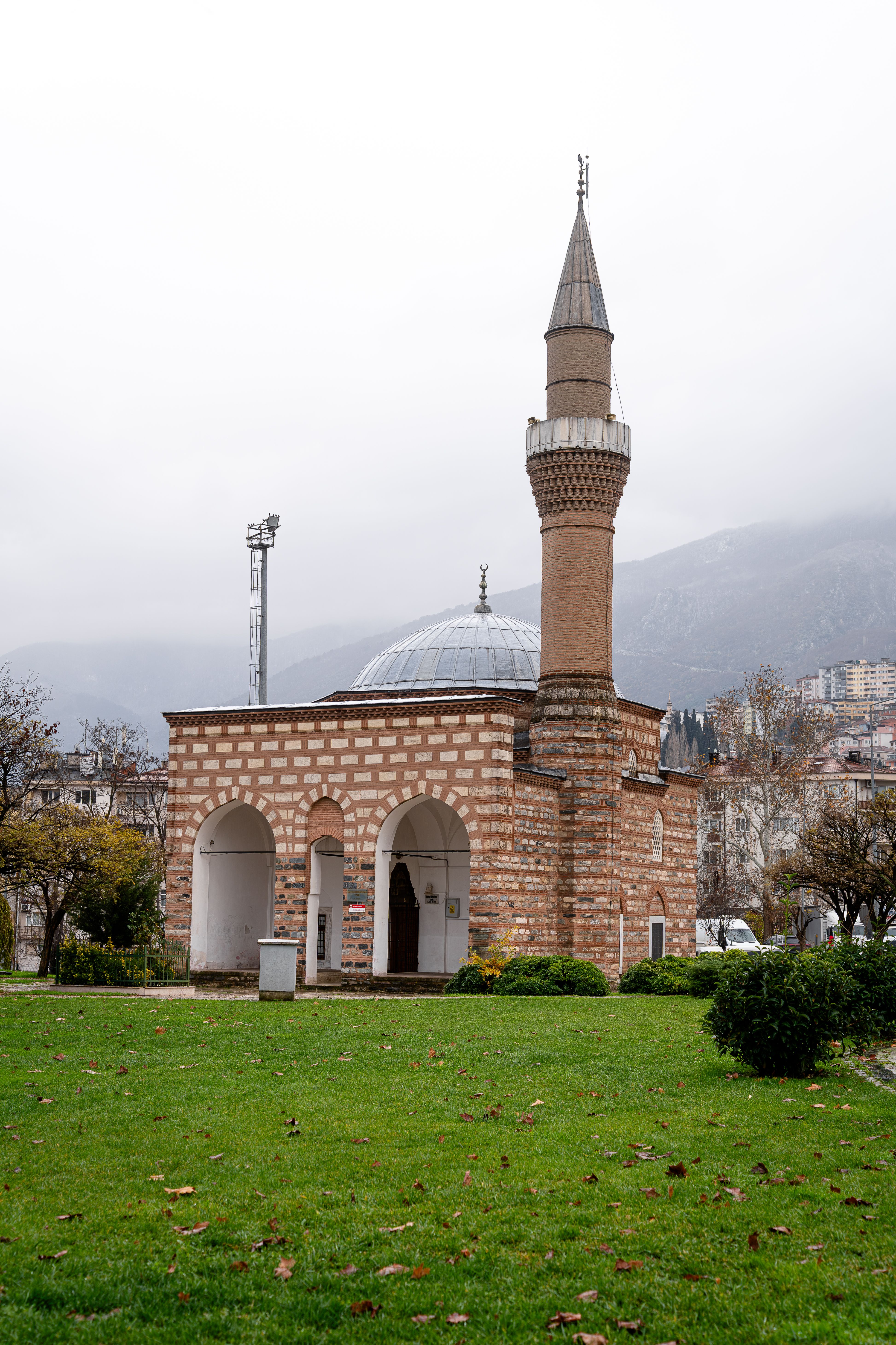 Historic Mosque with Minaret in Overcast Setting · Free Stock Photo