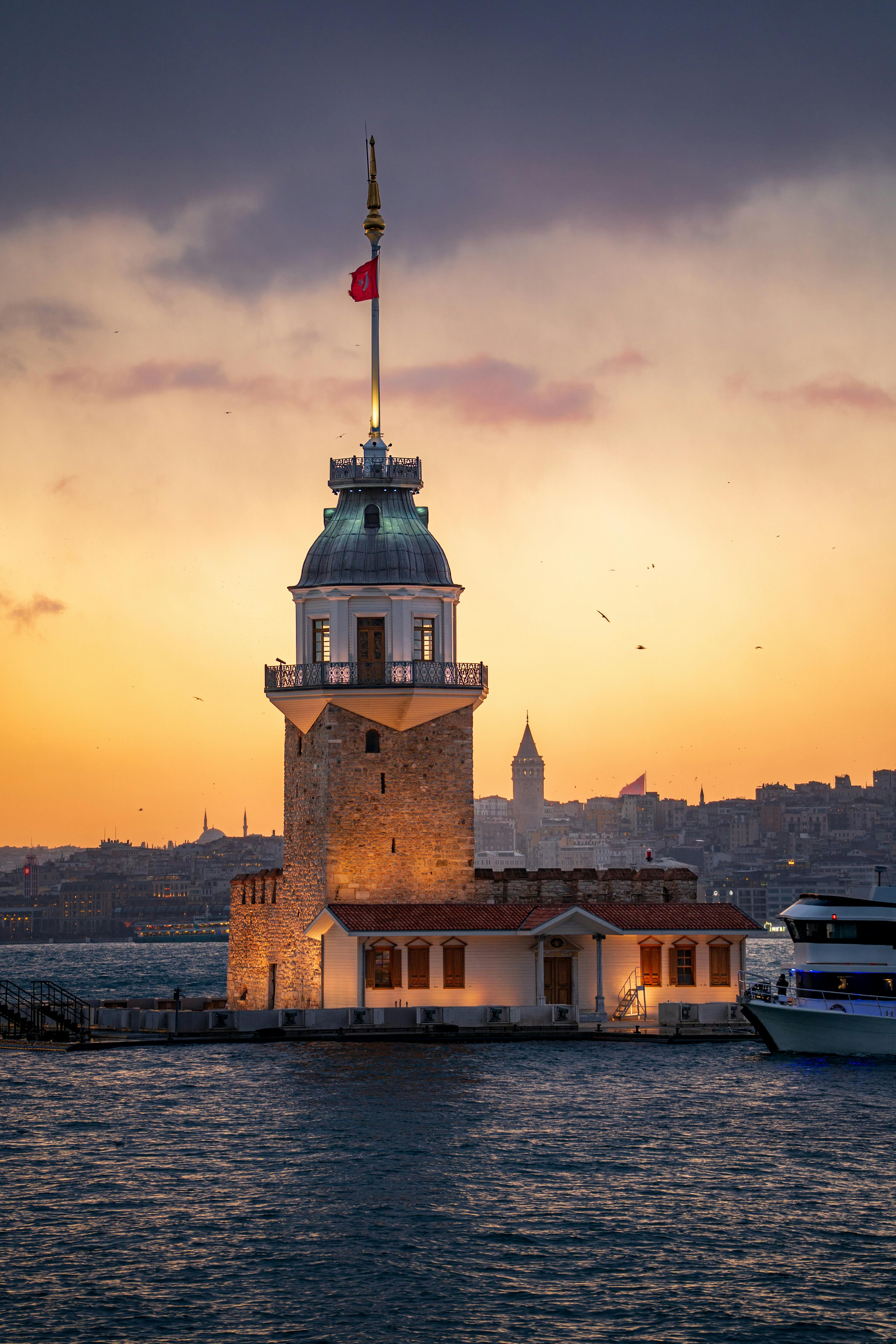 Maiden's Tower at Sunset in Istanbul, Turkey · Free Stock Photo