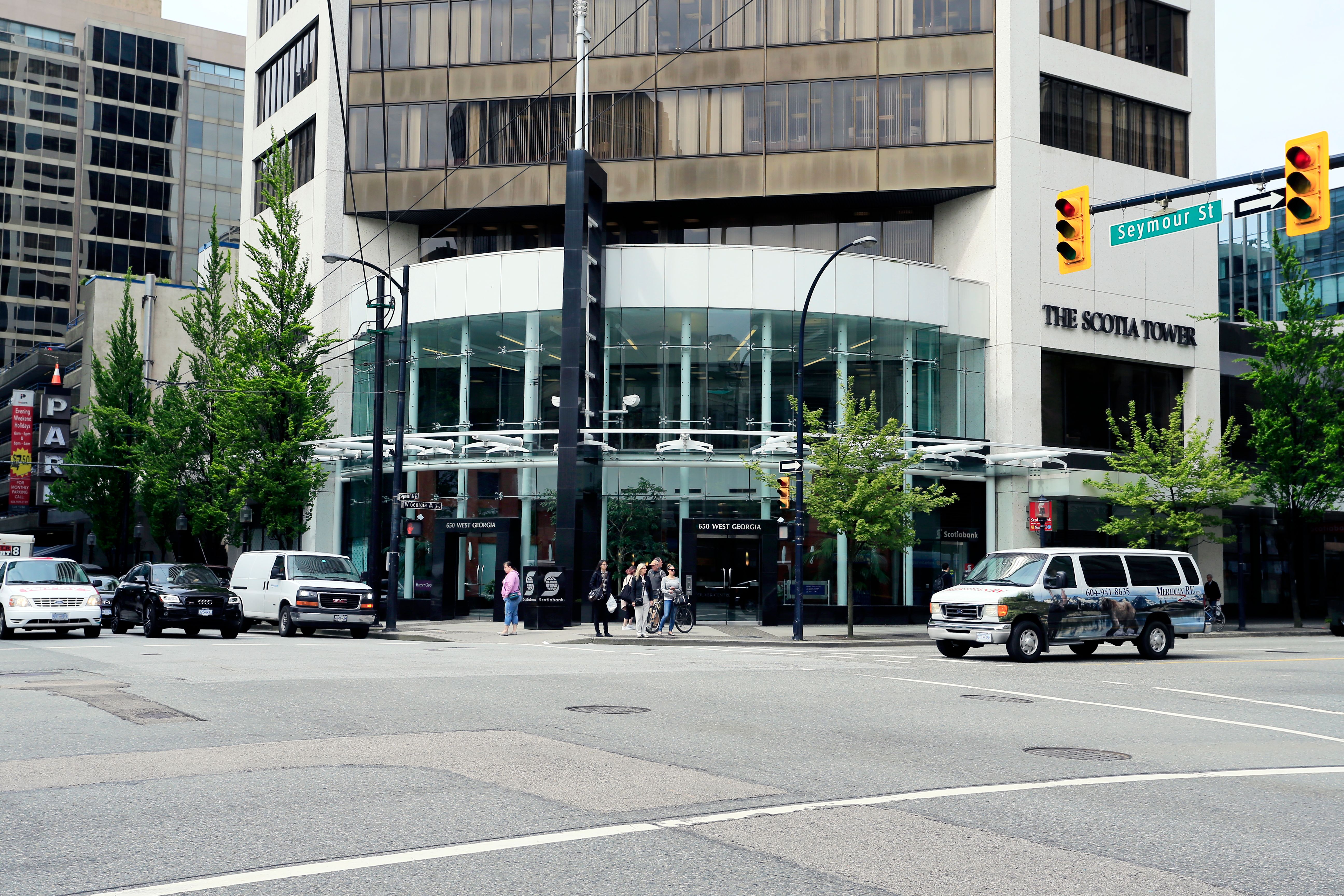 Urban Intersection at Scotia Tower in Vancouver · Free Stock Photo