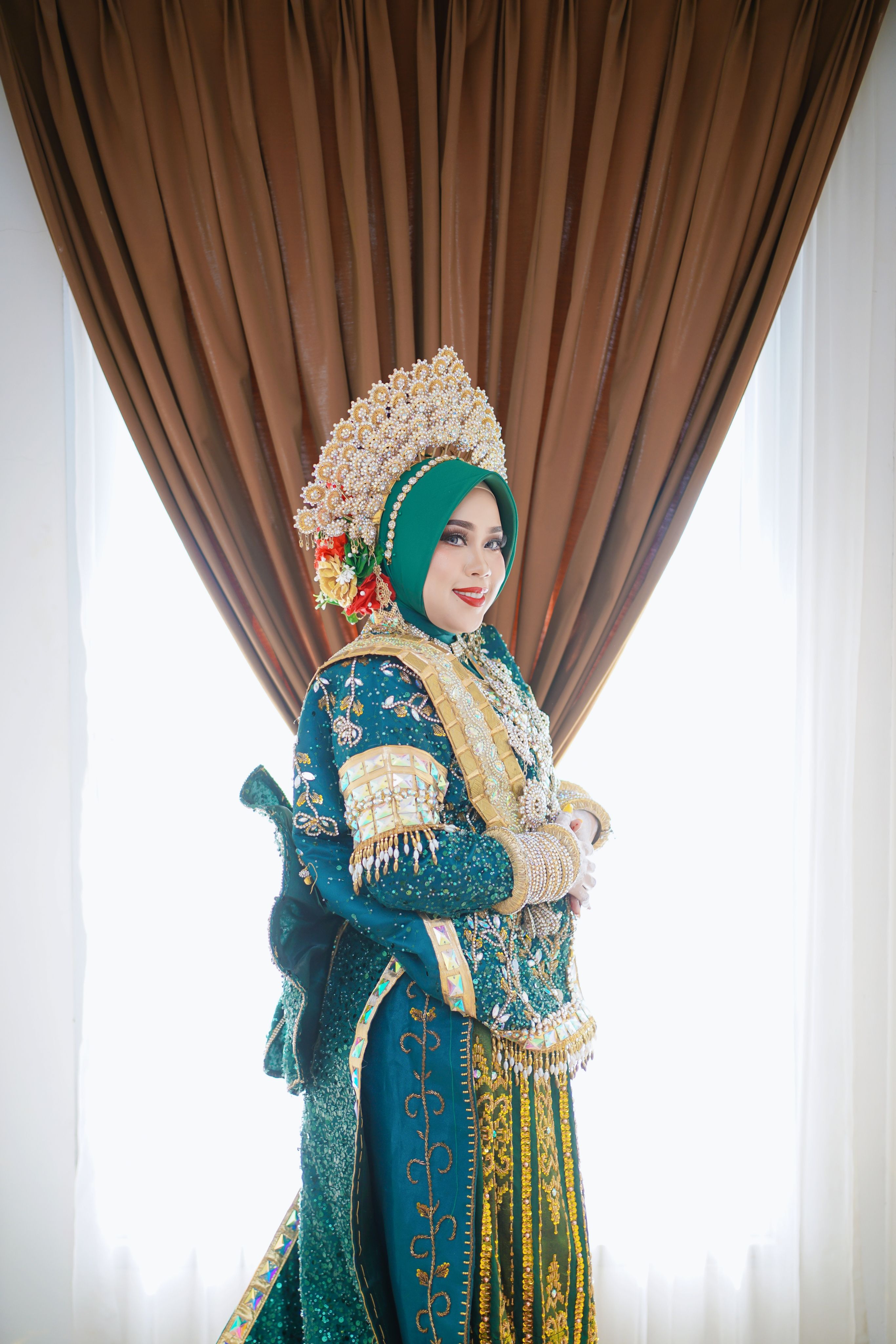 Indonesian Bride in Traditional Attire · Free Stock Photo