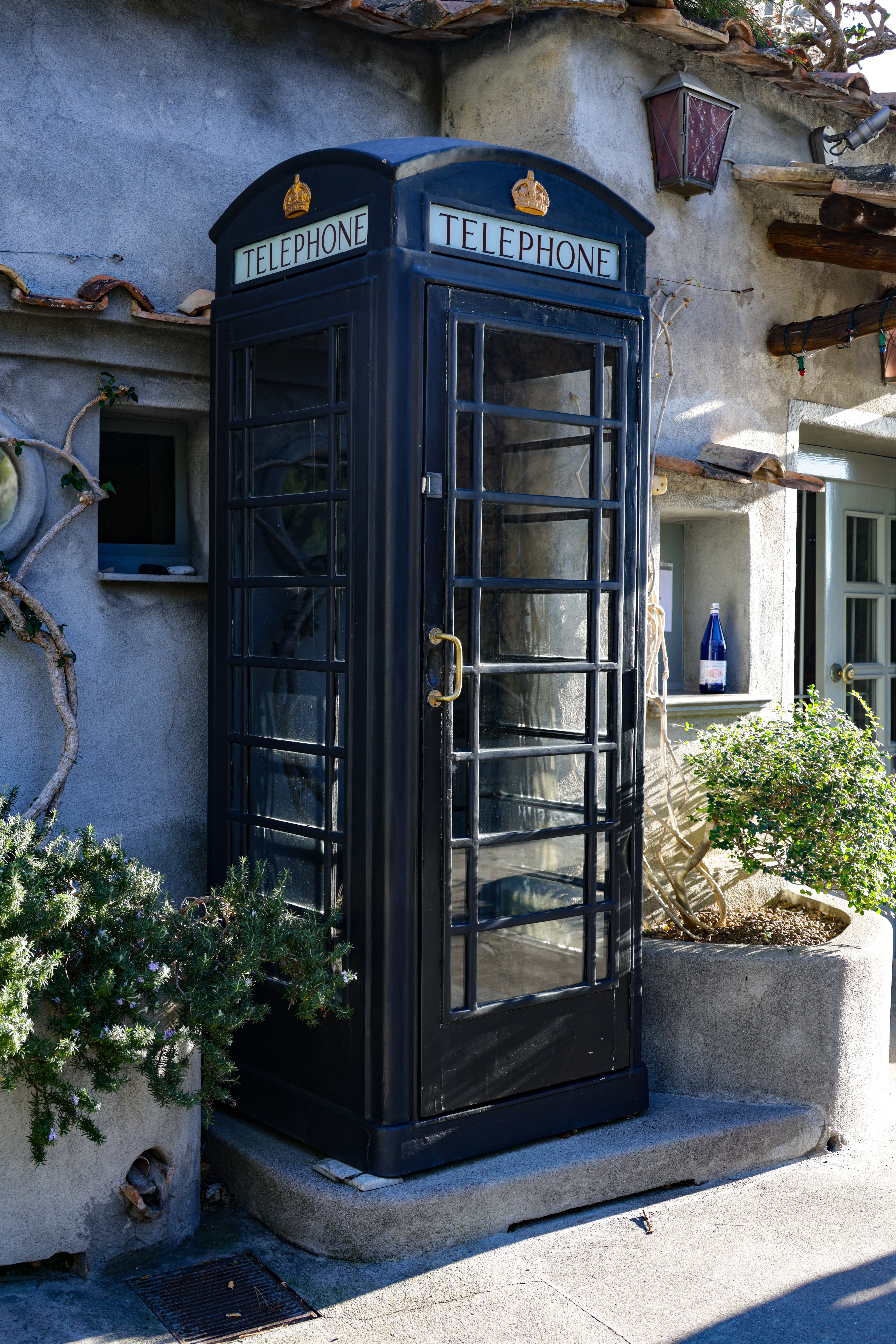Classic British Style Telephone Booth Outdoors · Free Stock Photo