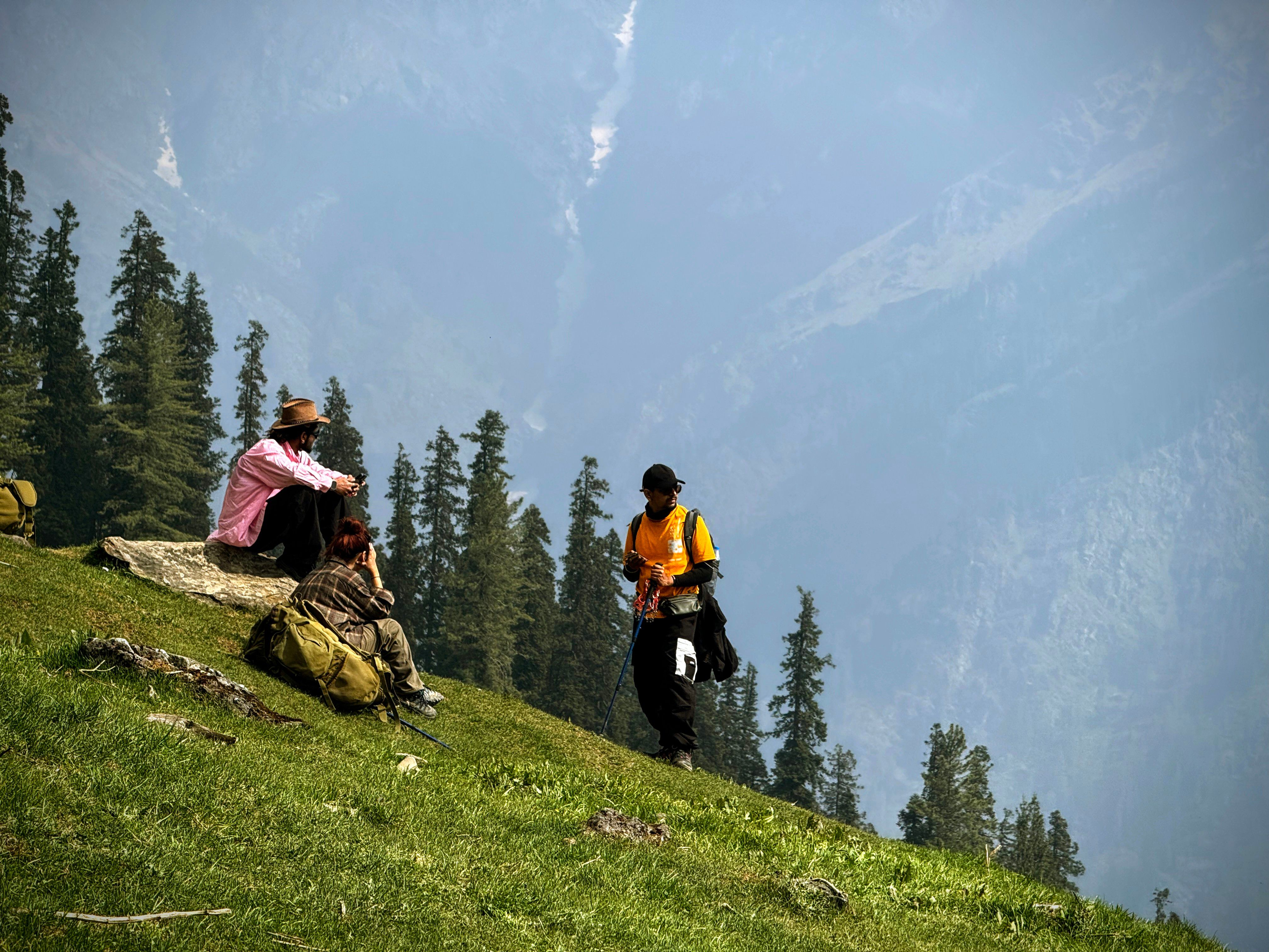 Trekking Sitting Friends Photos, Download The BEST Free Trekking ...