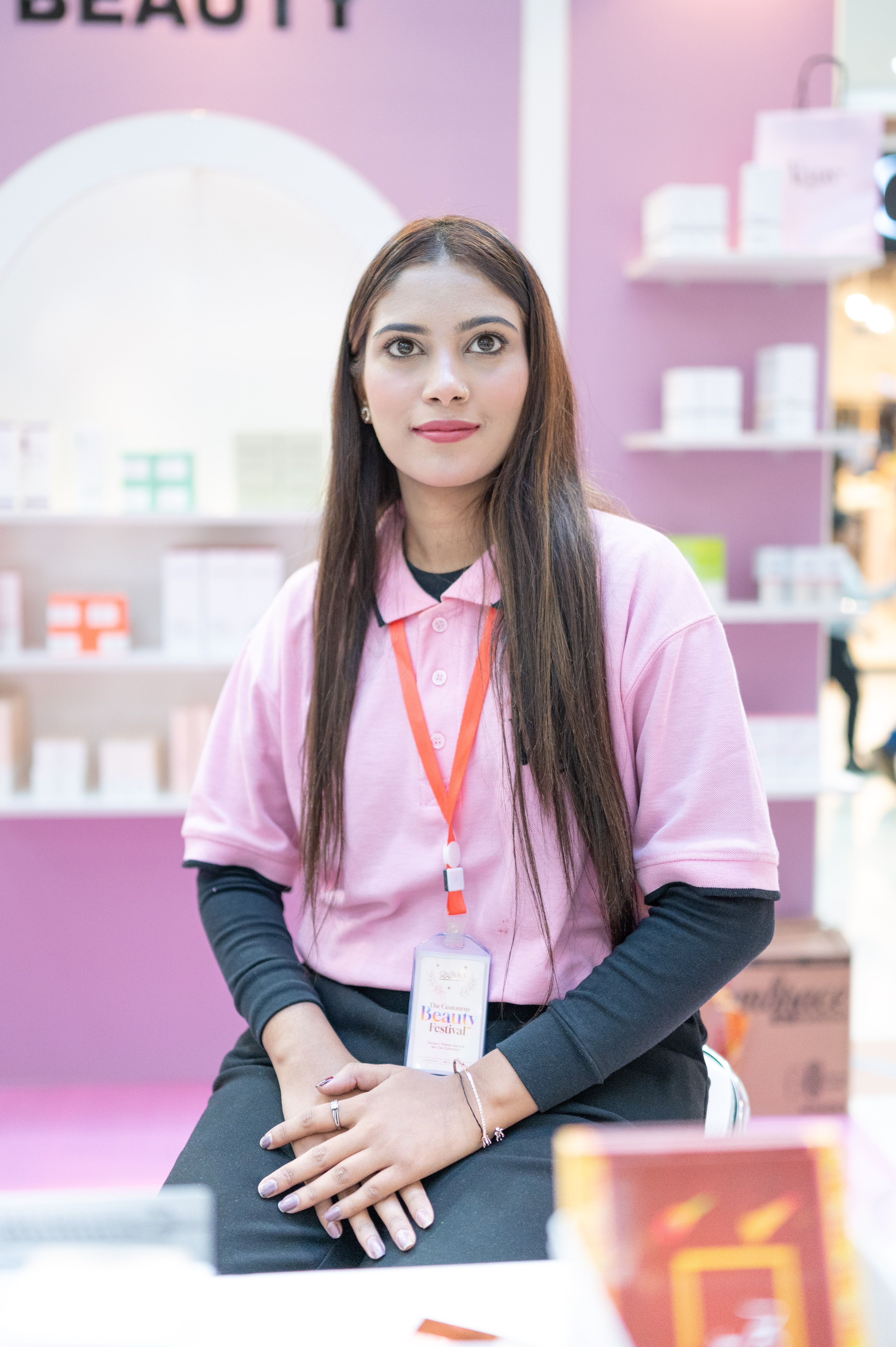 Friendly staff member at beauty booth · Free Stock Photo