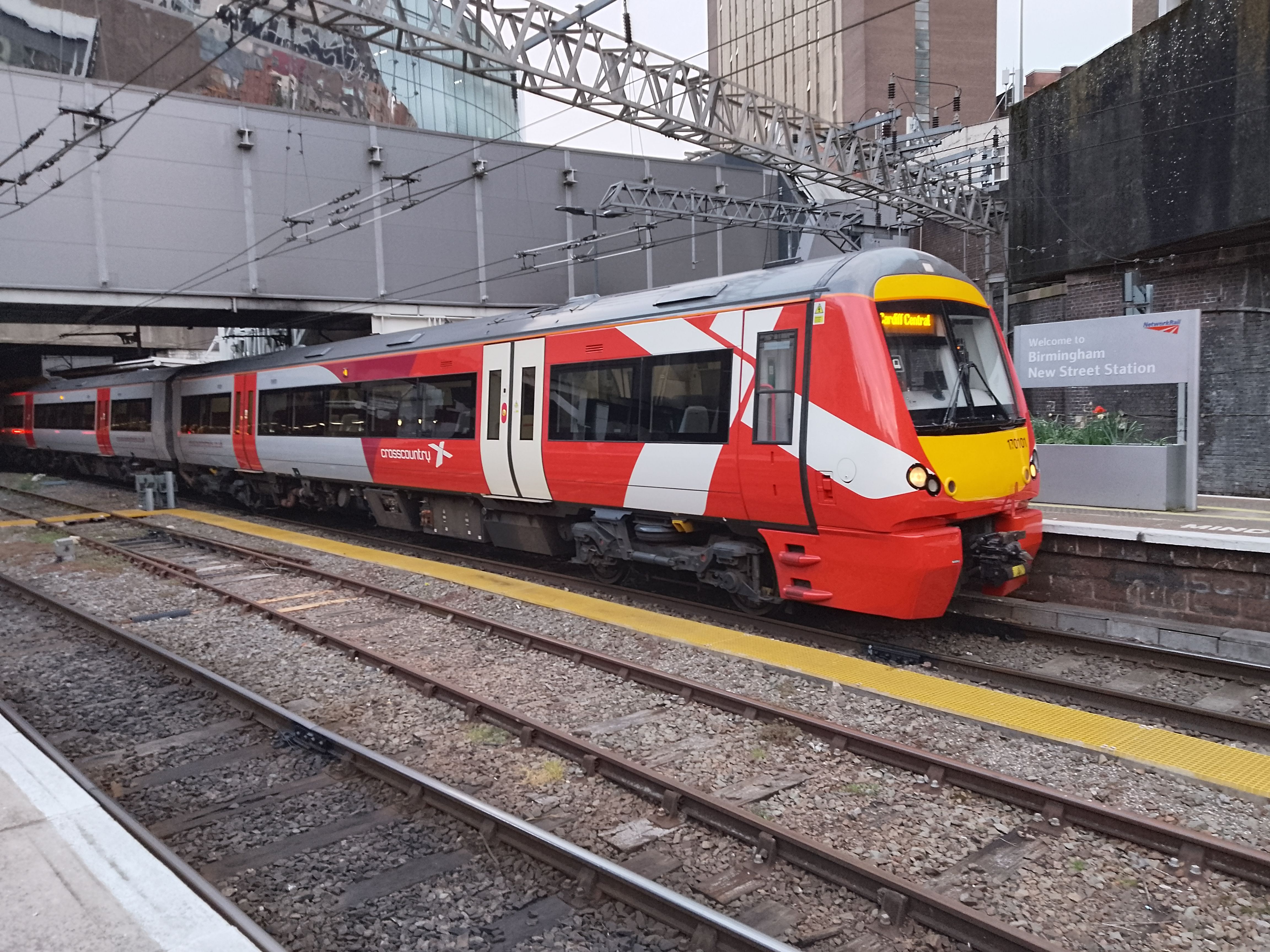 Red Train at Birmingham New Street Station · Free Stock Photo