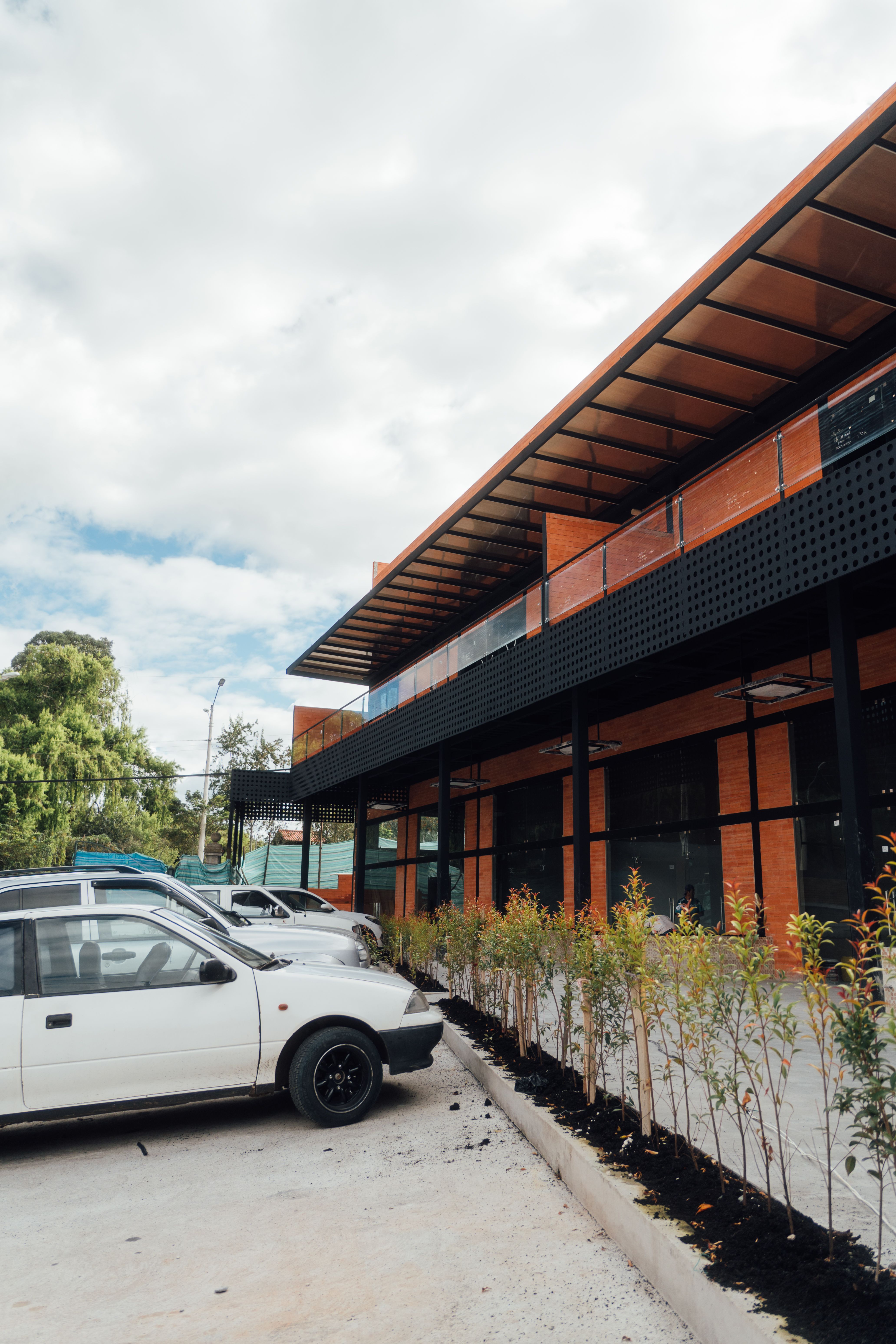 Modern Building with Parking Lot and Cars · Free Stock Photo