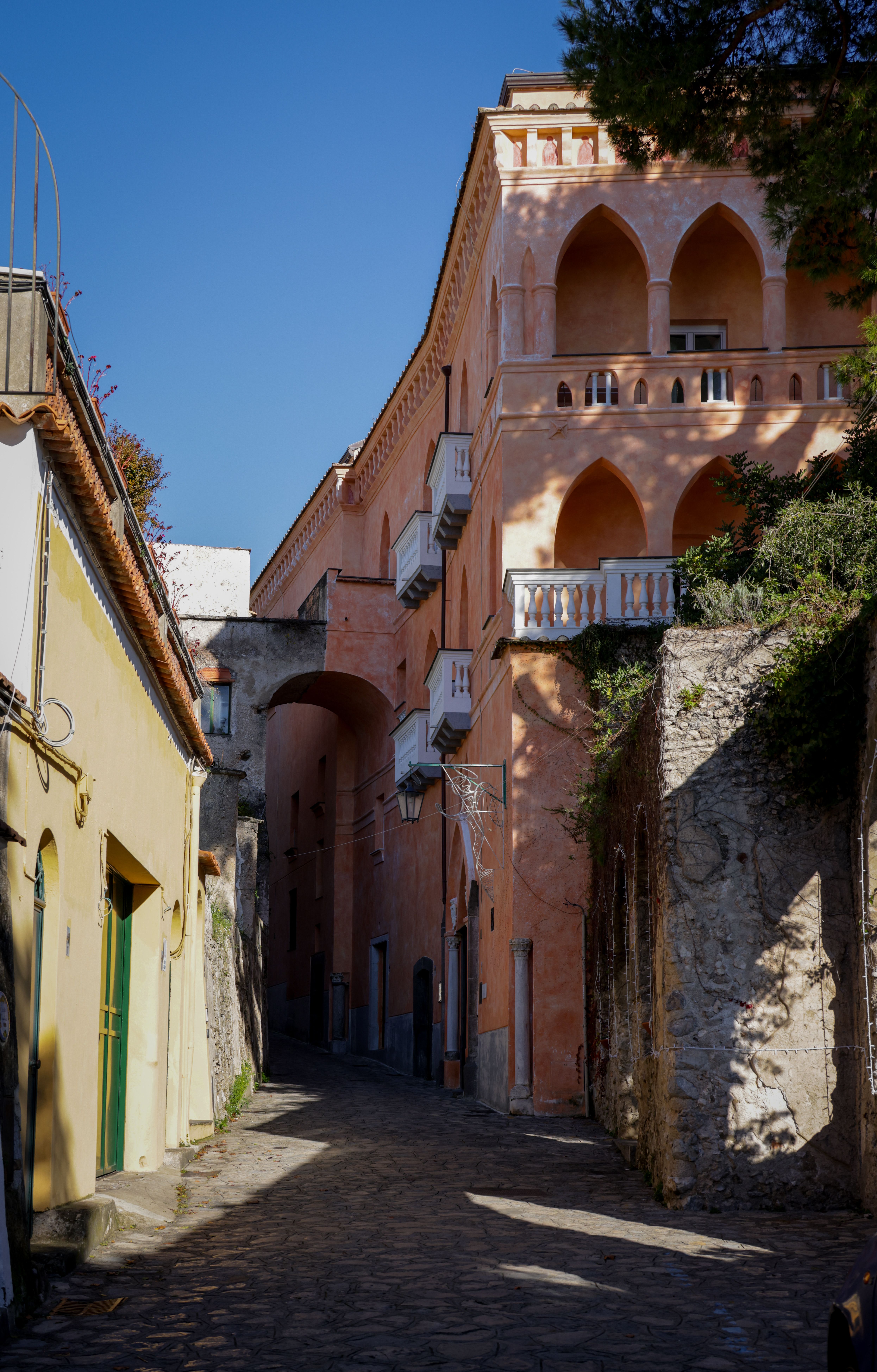 Charming Italian Village Alleyway and Architecture · Free Stock Photo