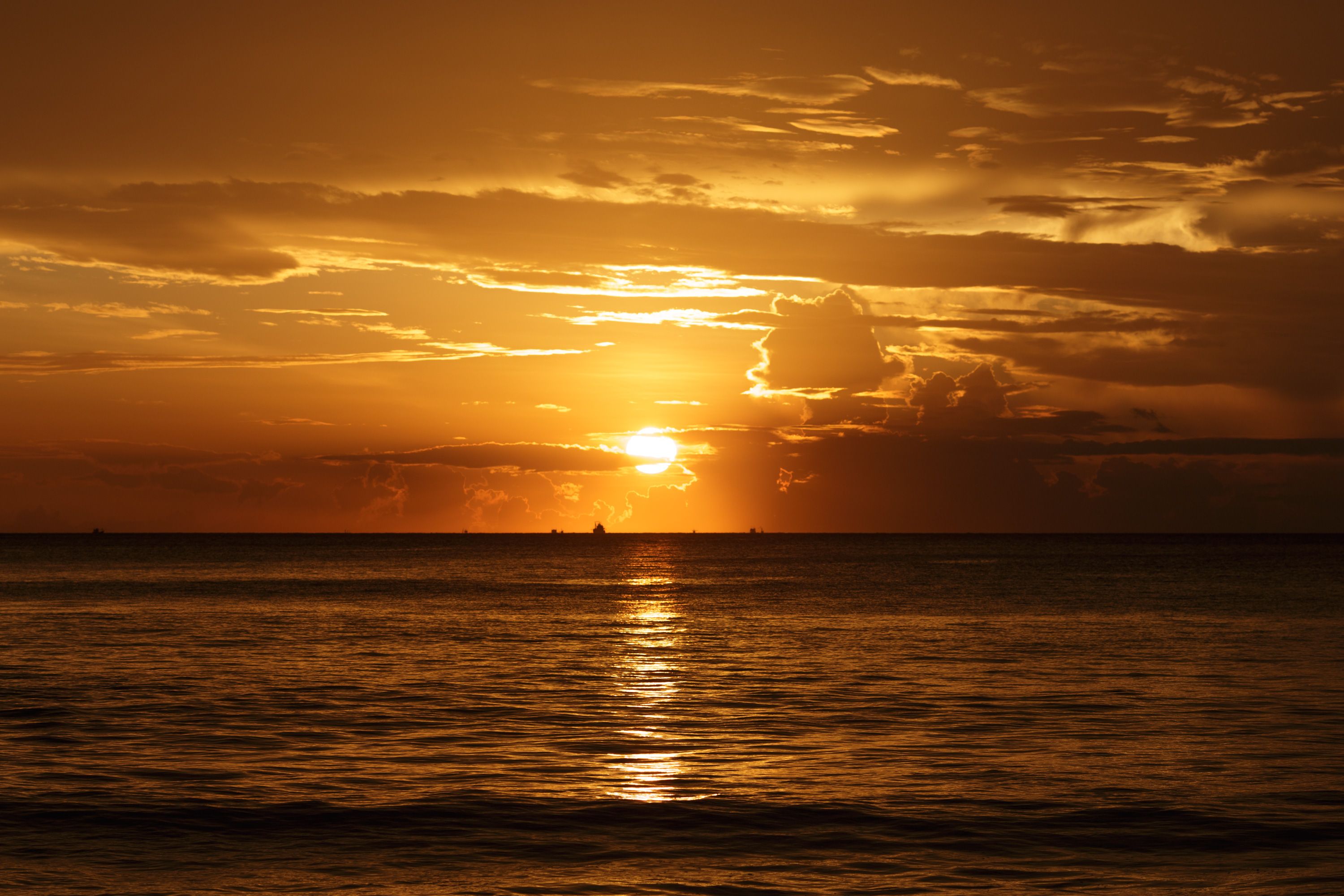 Sunsets Over Water Photos, Download The BEST Free Sunsets Over Water ...