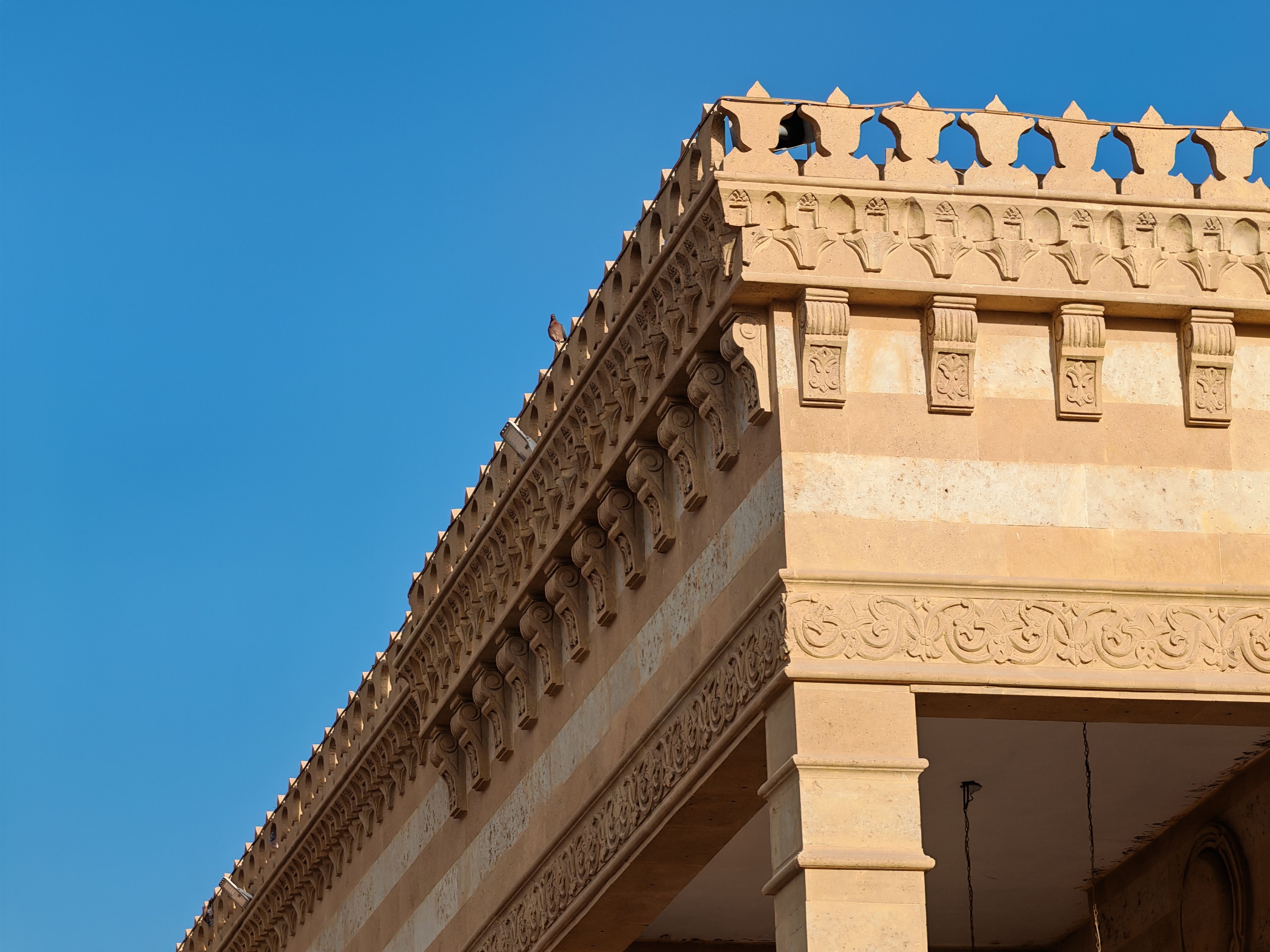 Ornate Architectural Detail on Historical Building · Free Stock Photo