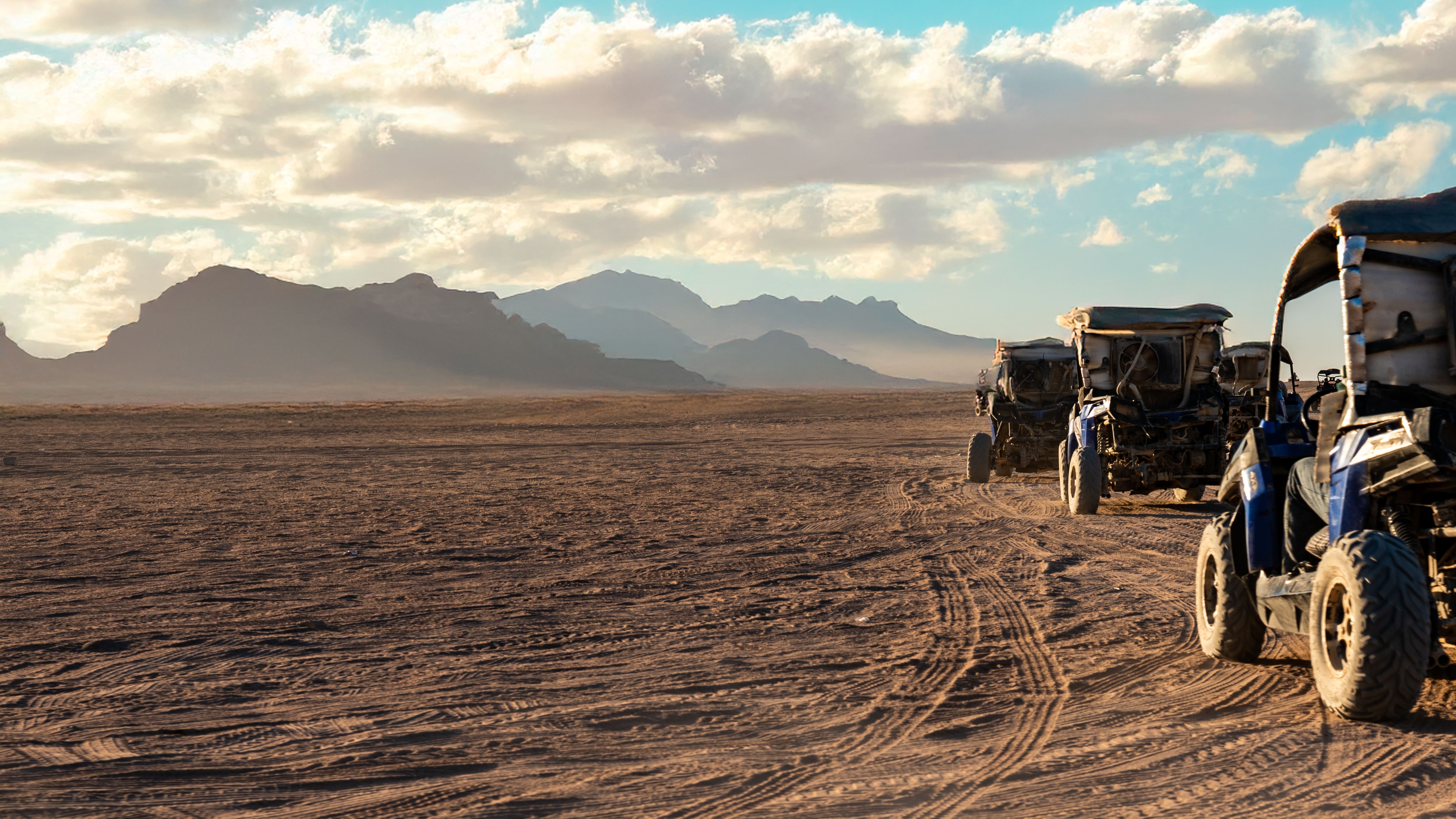 Off-Road Adventure in the Desert Landscape · Free Stock Photo