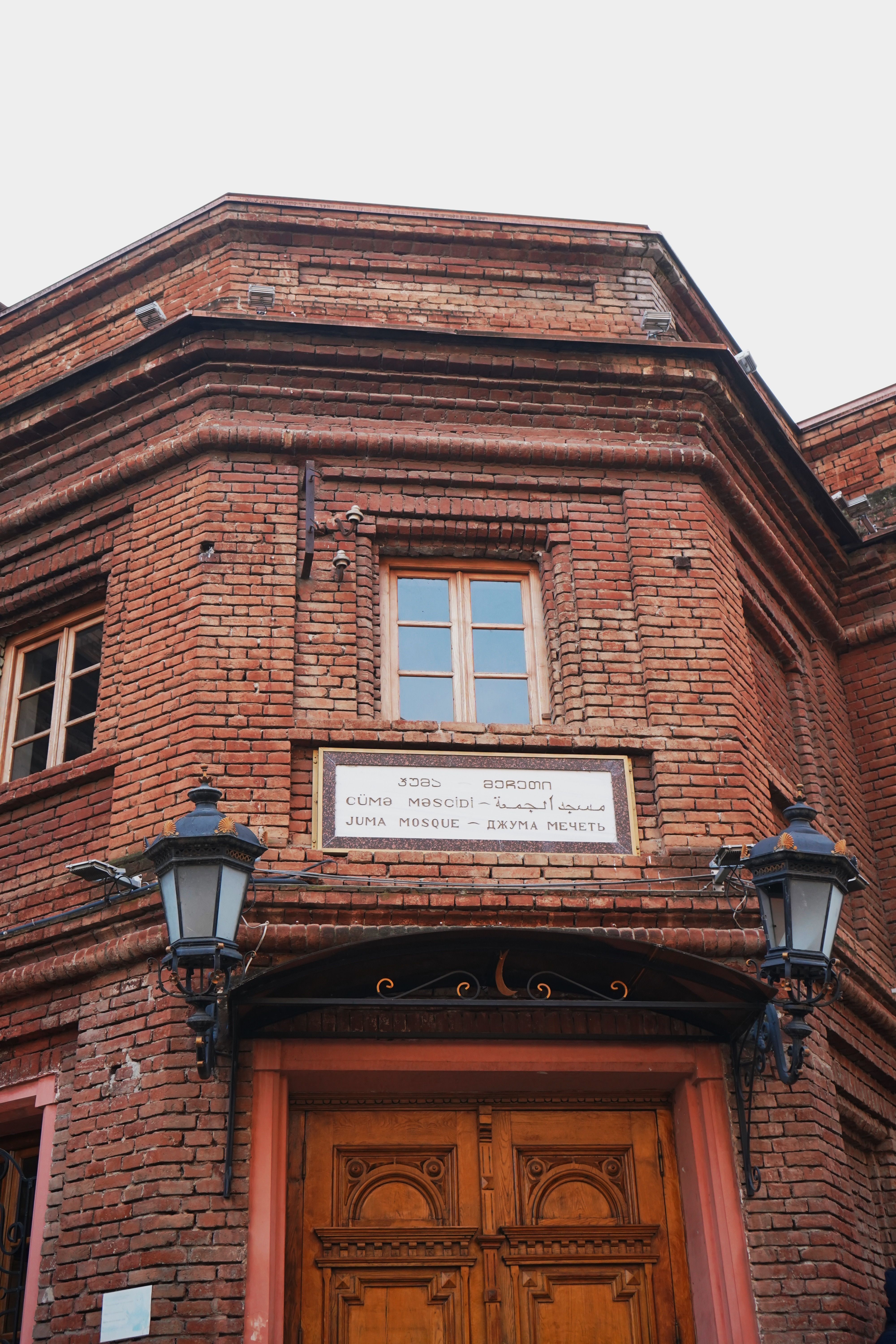 Historic Brick Mosque Exterior with Signage · Free Stock Photo