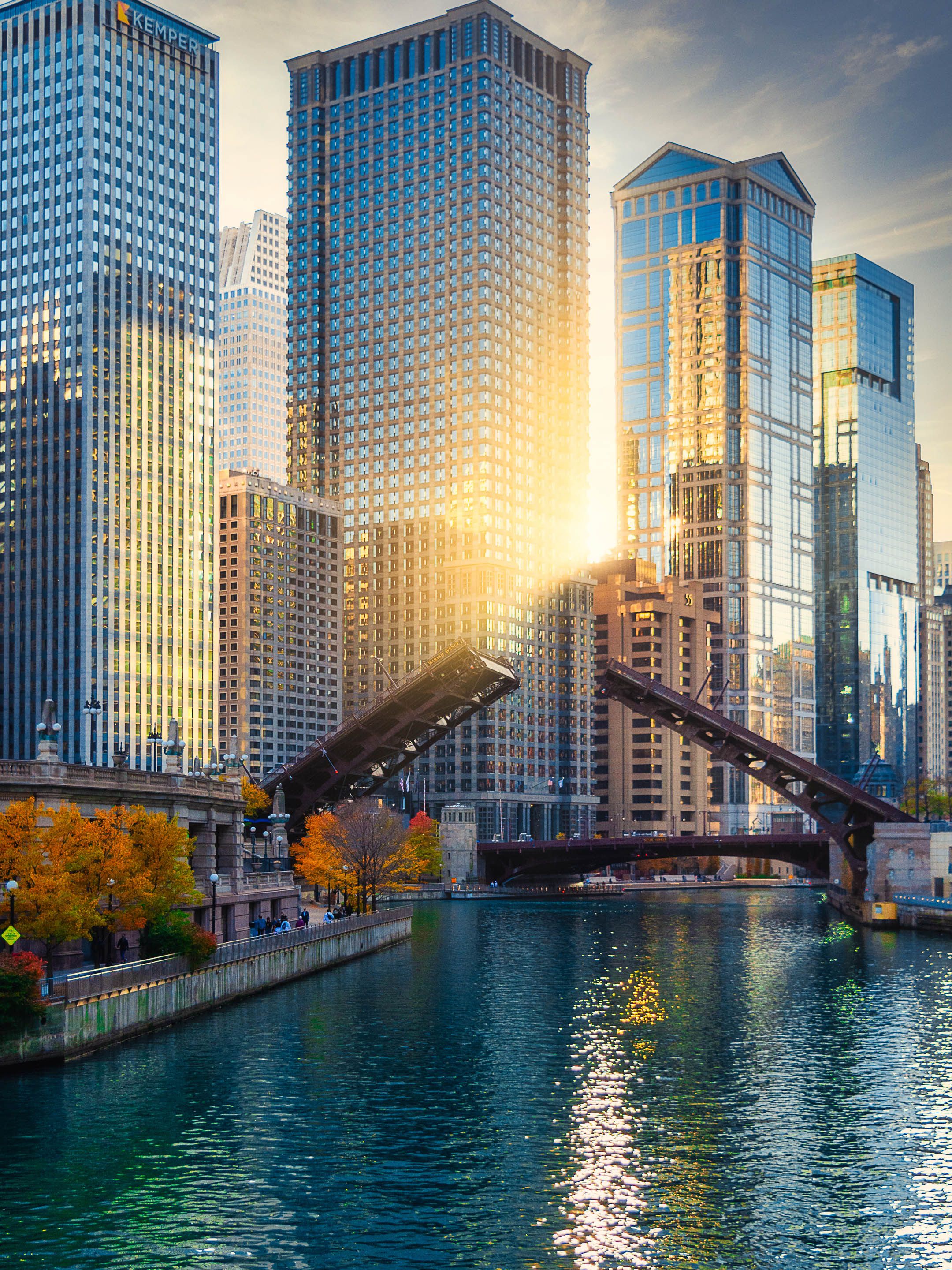 Chicago's Golden Hour Skyline with Raised Bridge · Free Stock Photo