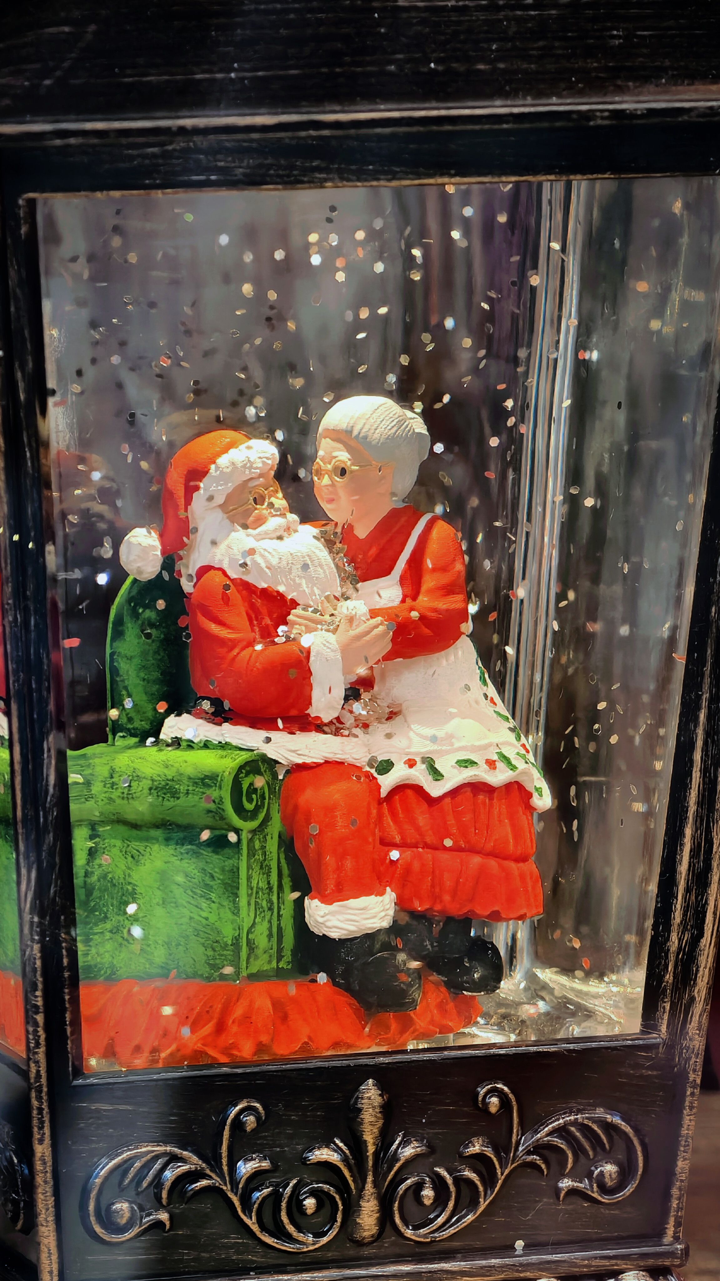 Festive Santa Claus and Mrs. Claus Snow Globe · Free Stock Photo