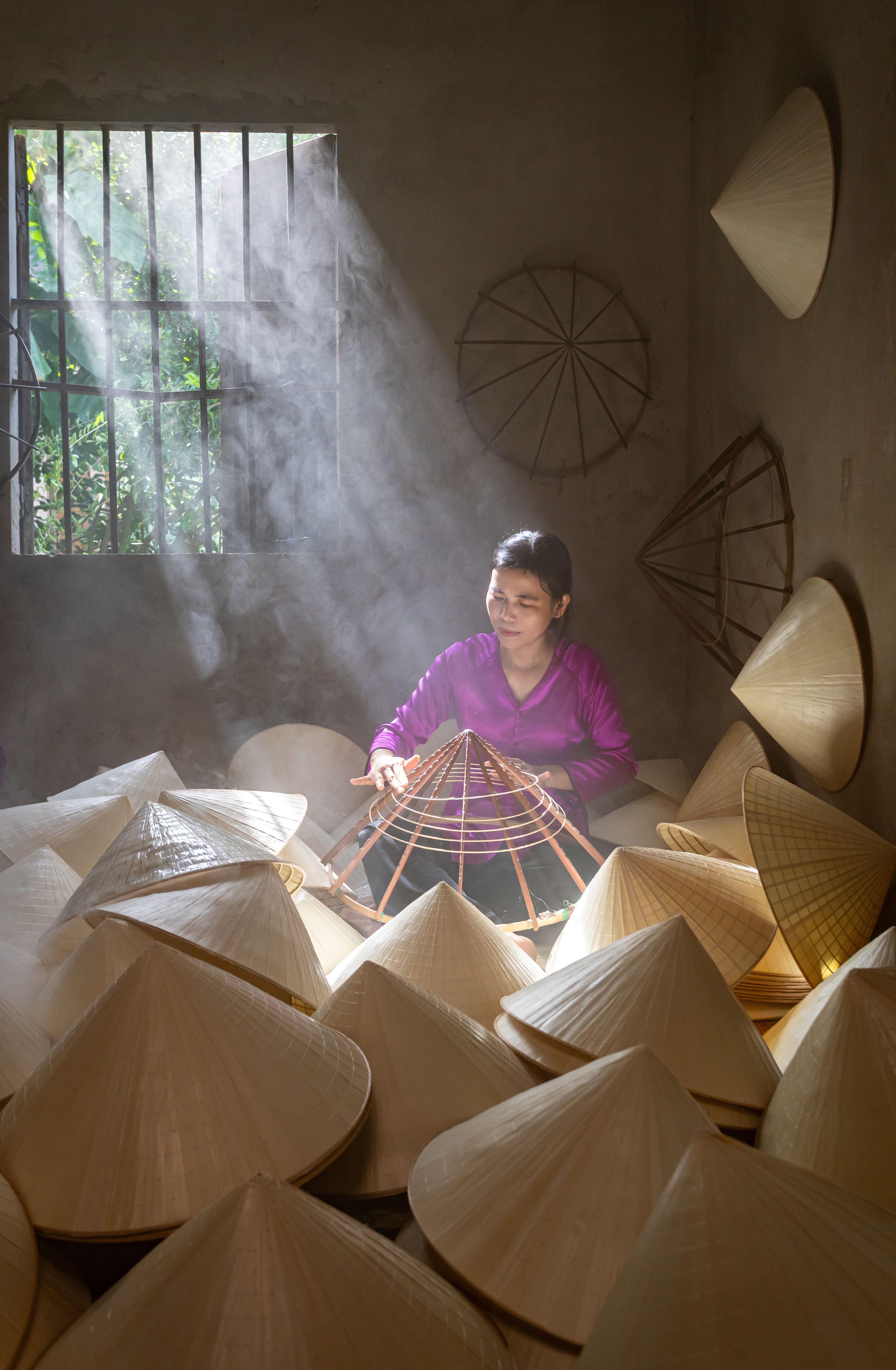 Vietnamese Artisan Crafting Conical Hats · Free Stock Photo