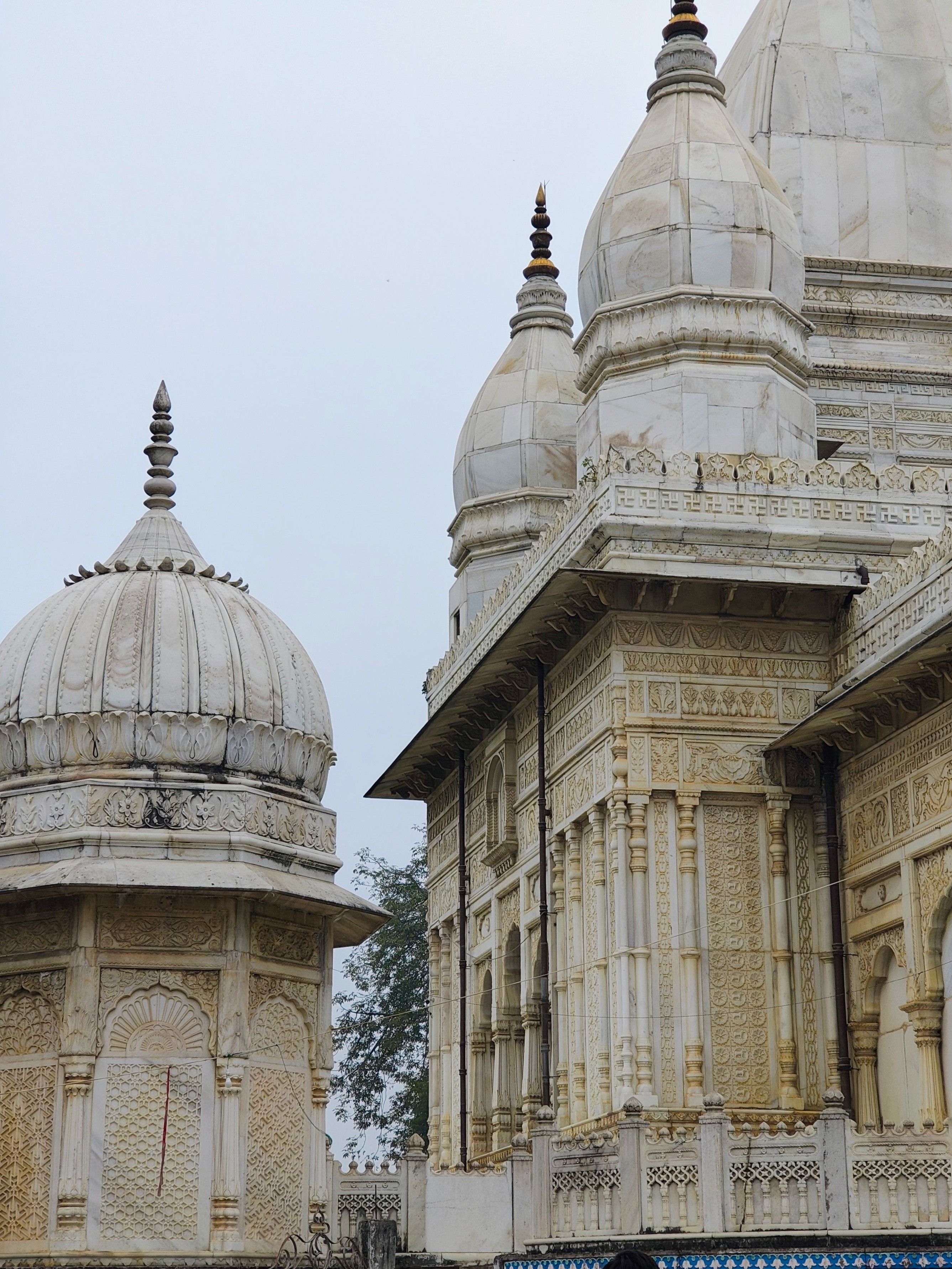 Ornate Indian Architecture with Dome Details · Free Stock Photo