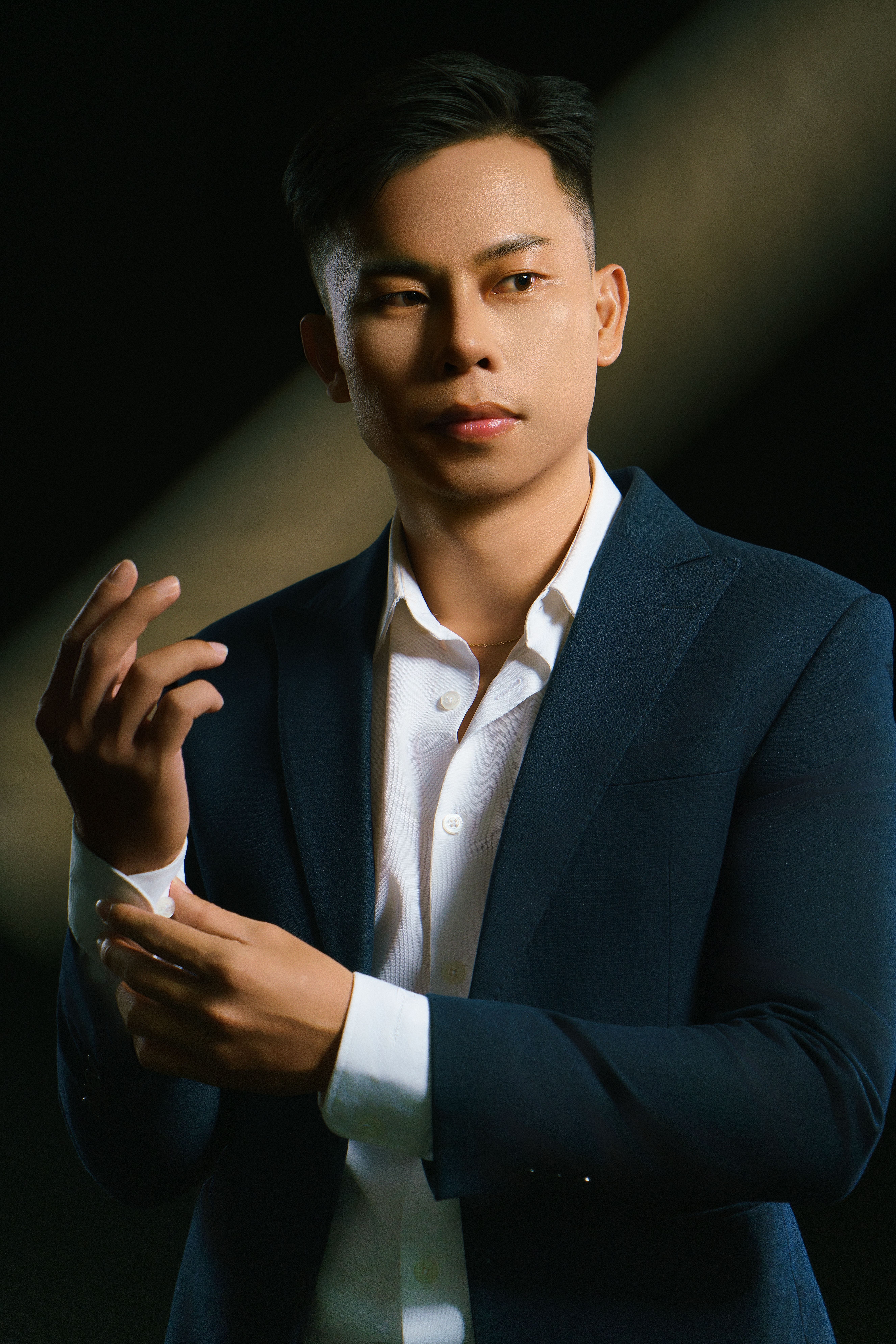 Professional Business Portrait in Studio Lighting · Free Stock Photo