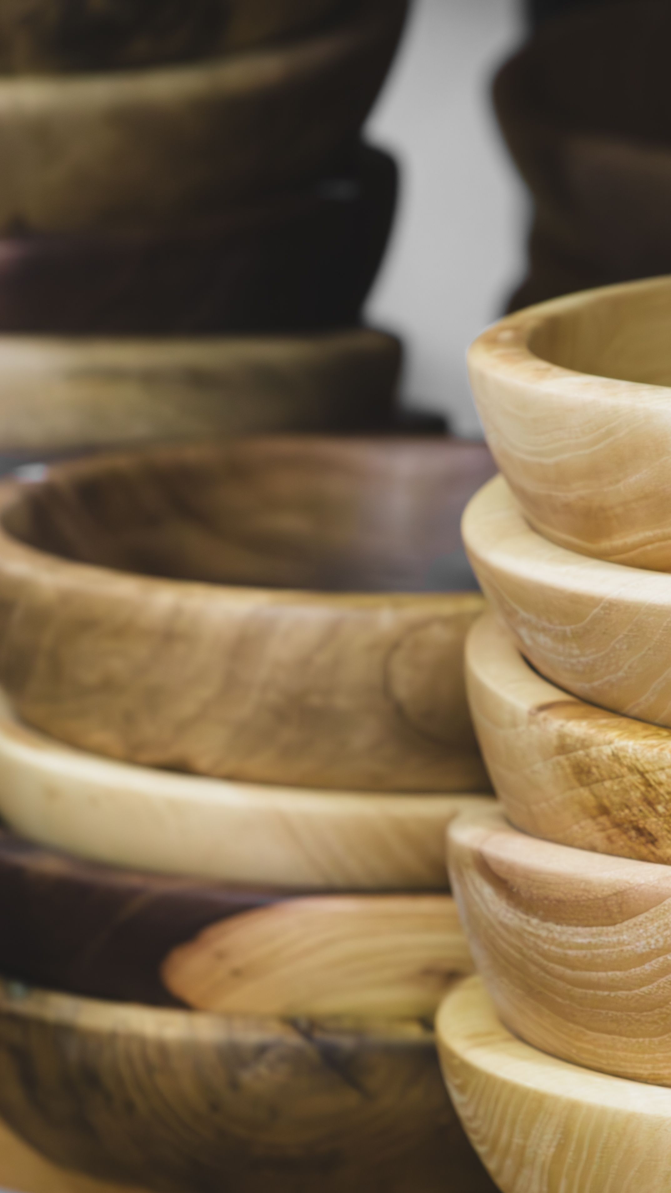 Close-up of Stacked Wooden Bowls Display · Free Stock Photo