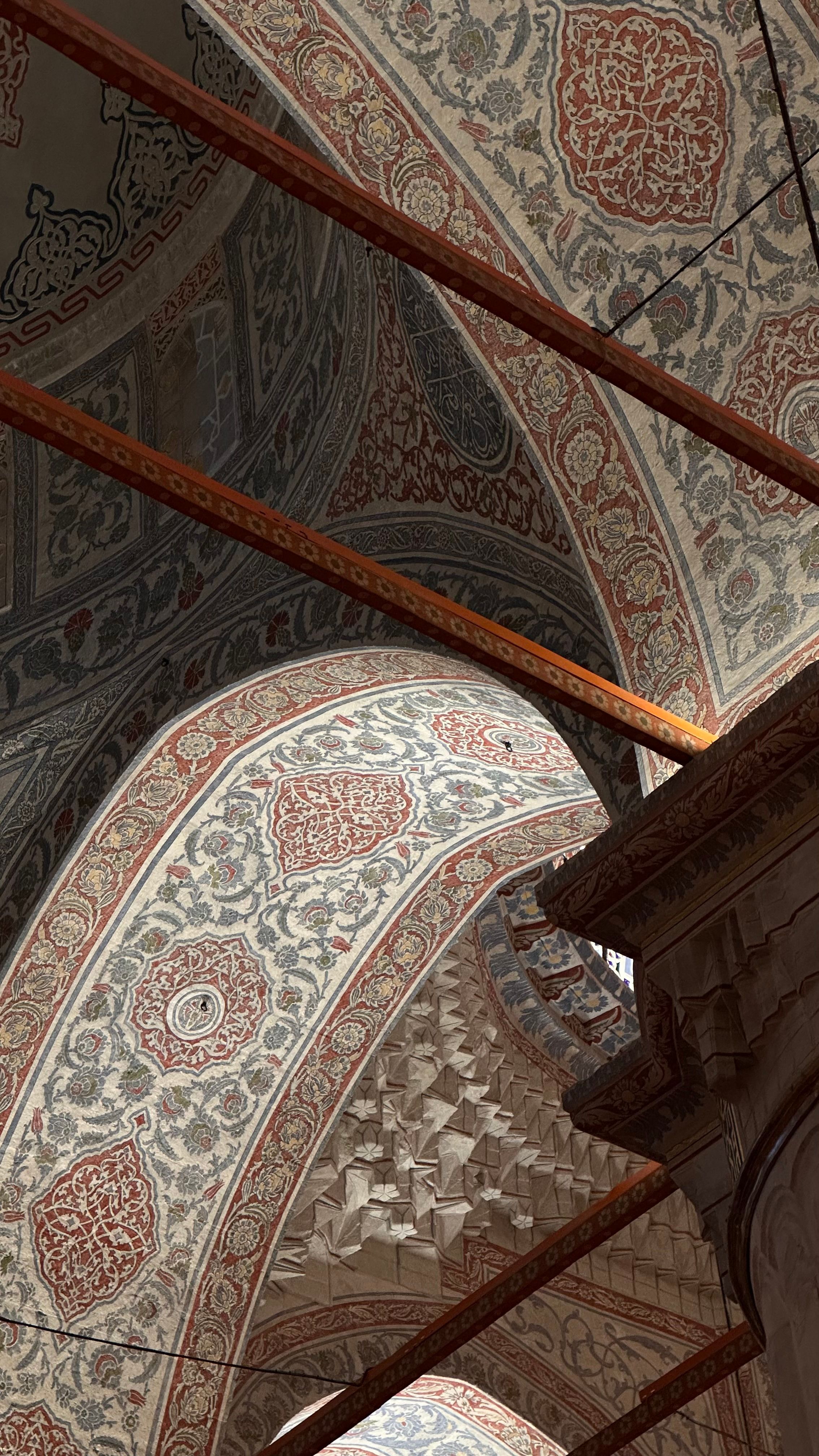 Intricate Islamic Architecture Ceiling Design · Free Stock Photo
