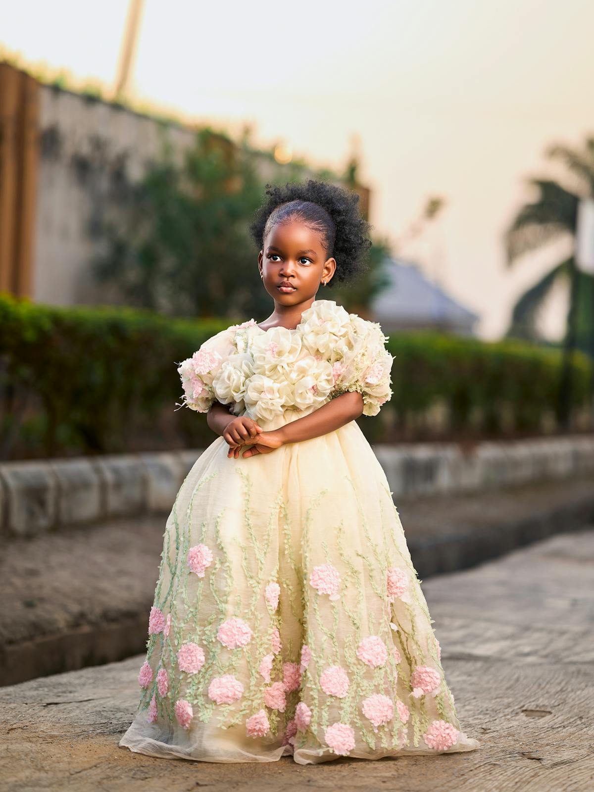 Cute Girl Poses Photos, Download The BEST Free Cute Girl Poses Stock ...