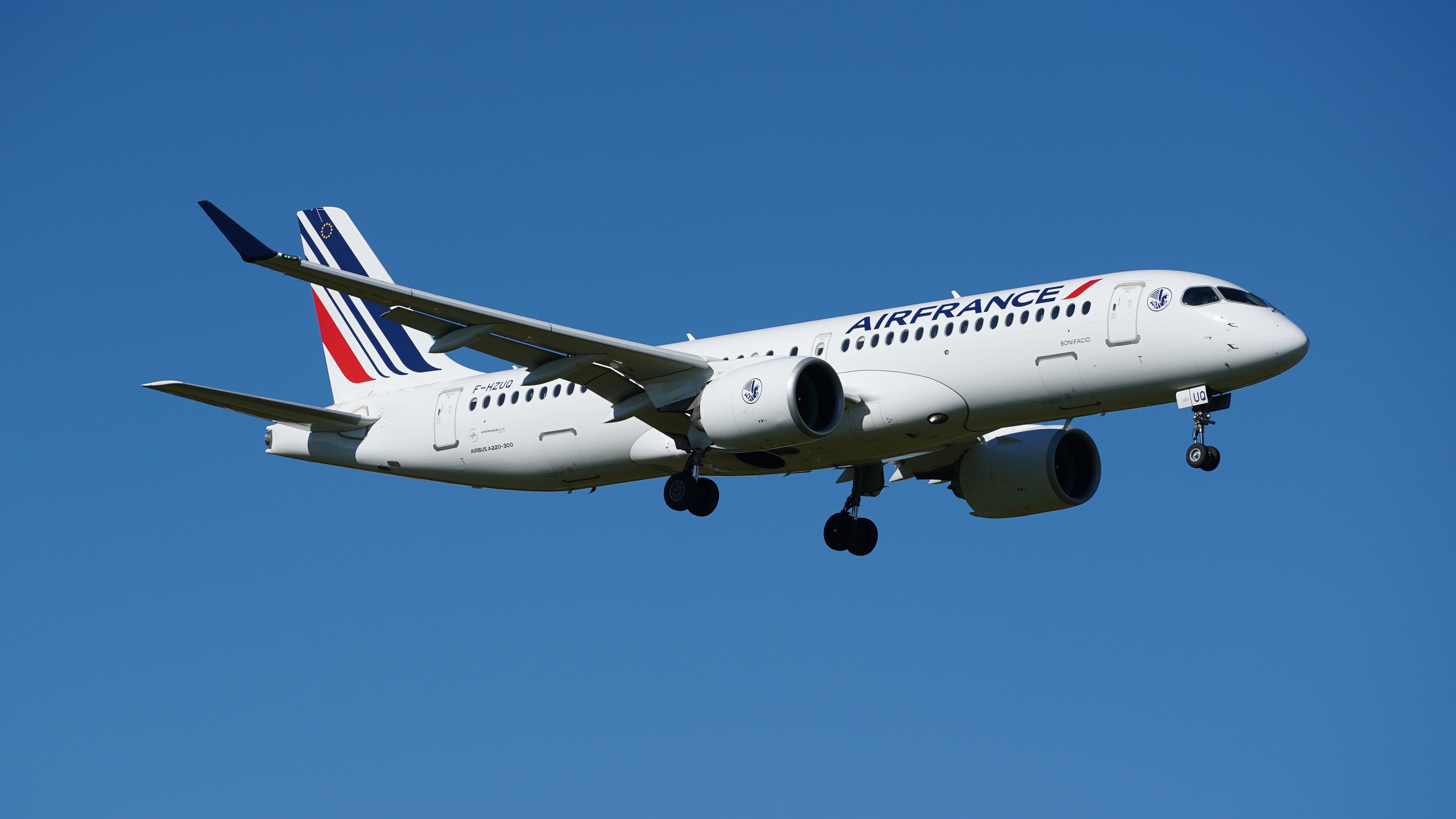 Air France Jet in Flight Over Hamburg · Free Stock Photo