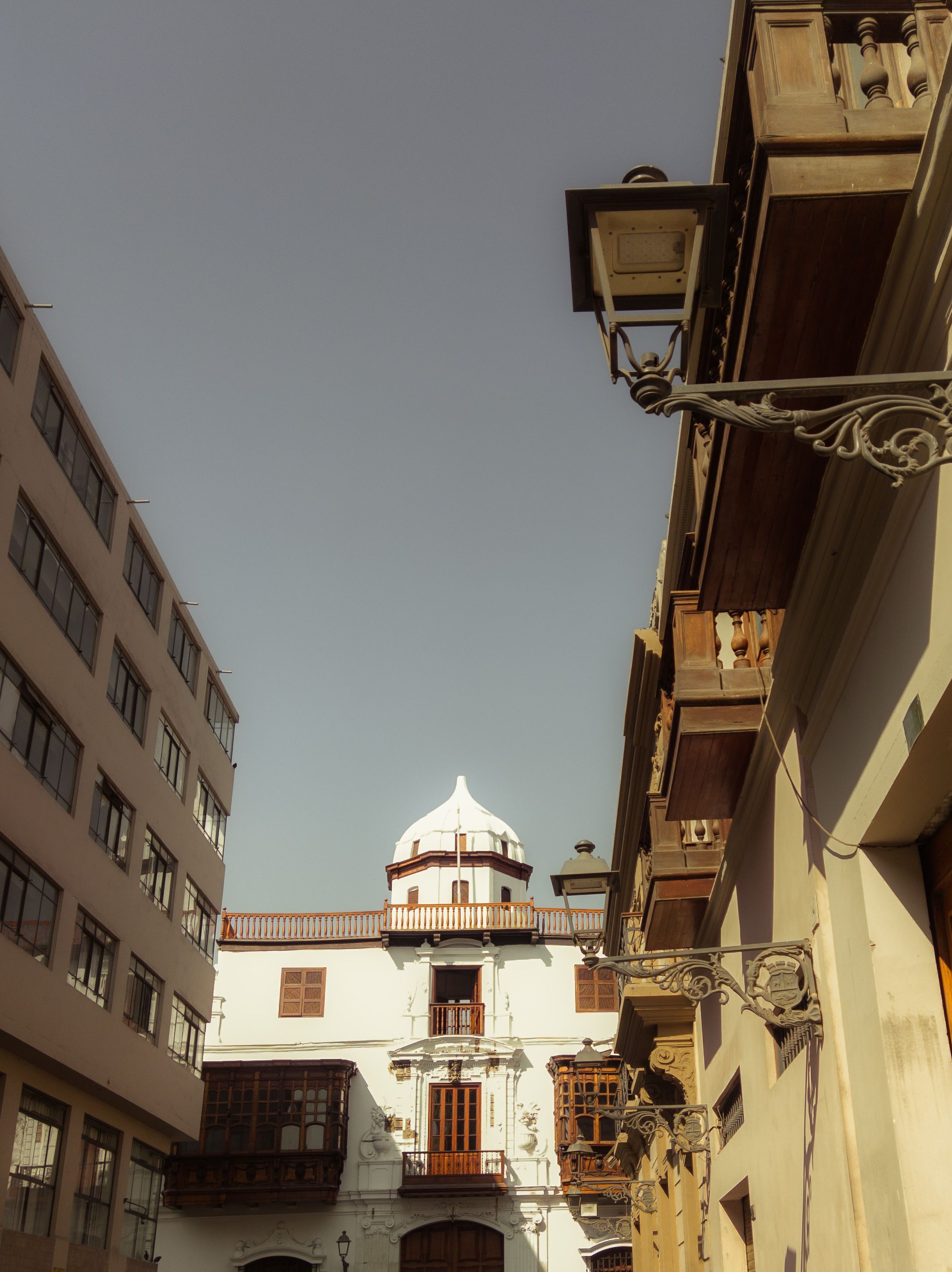 Historic Colonial Architecture in City Street View · Free Stock Photo