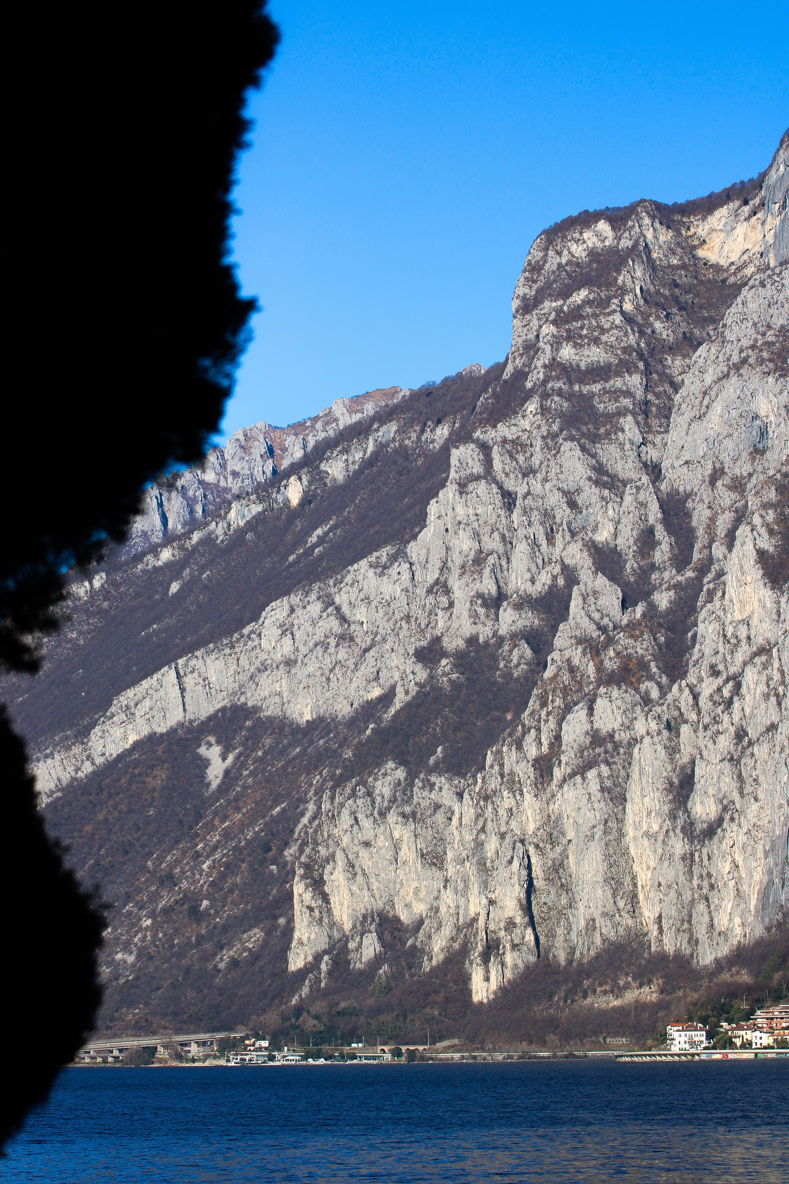 Stunning View of Lake Como and Mountains in Italy · Free Stock Photo