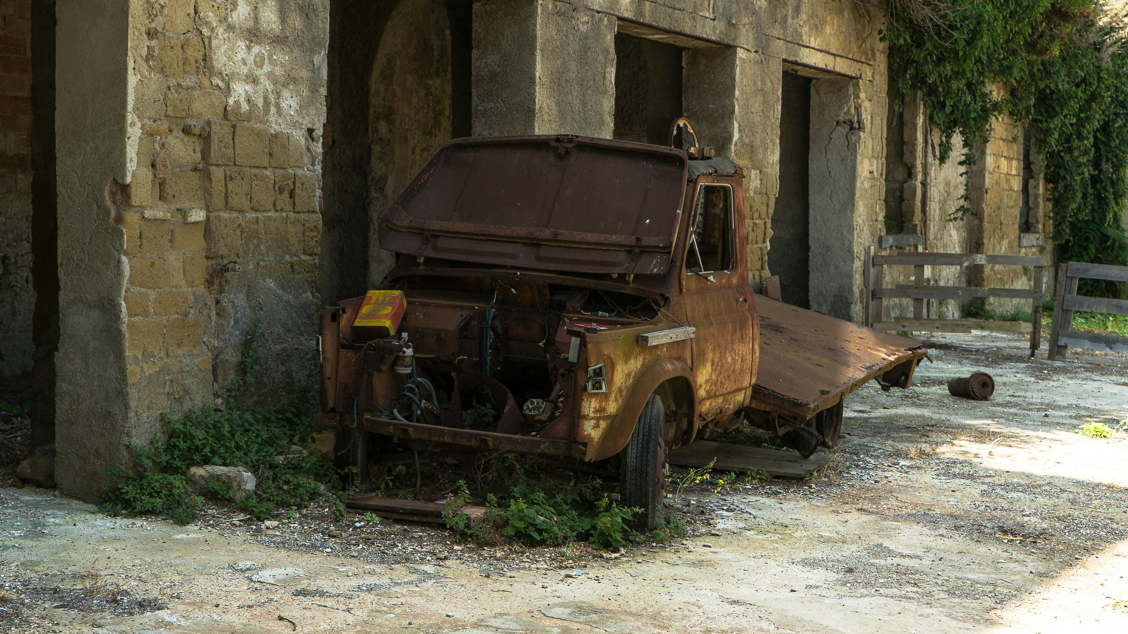 Rusty Abandoned Truck in Italian Ruins · Free Stock Photo