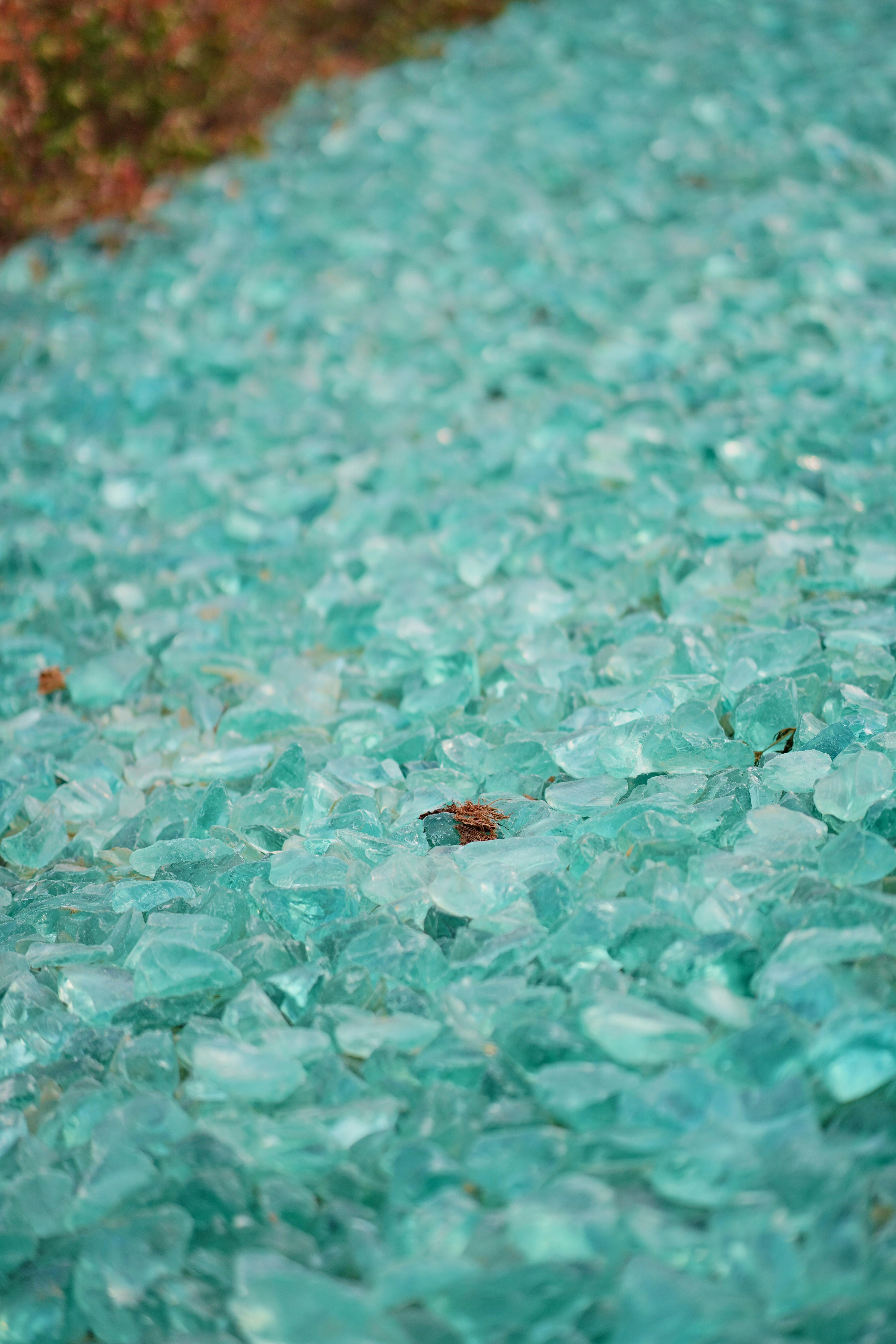 Vibrant Turquoise Sea Glass Pathway · Free Stock Photo
