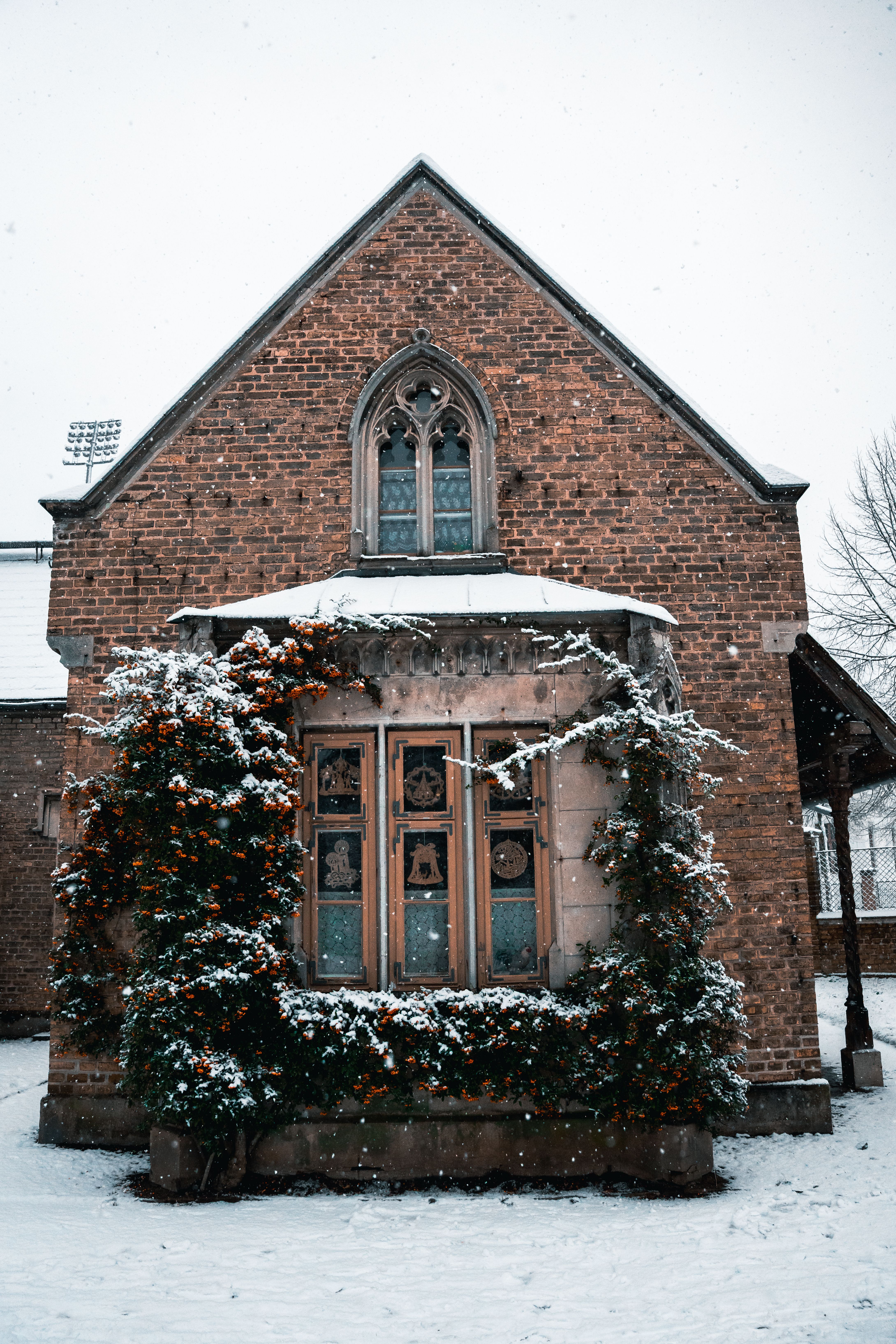 Charming Snow-Covered Brick Cottage in Winter · Free Stock Photo
