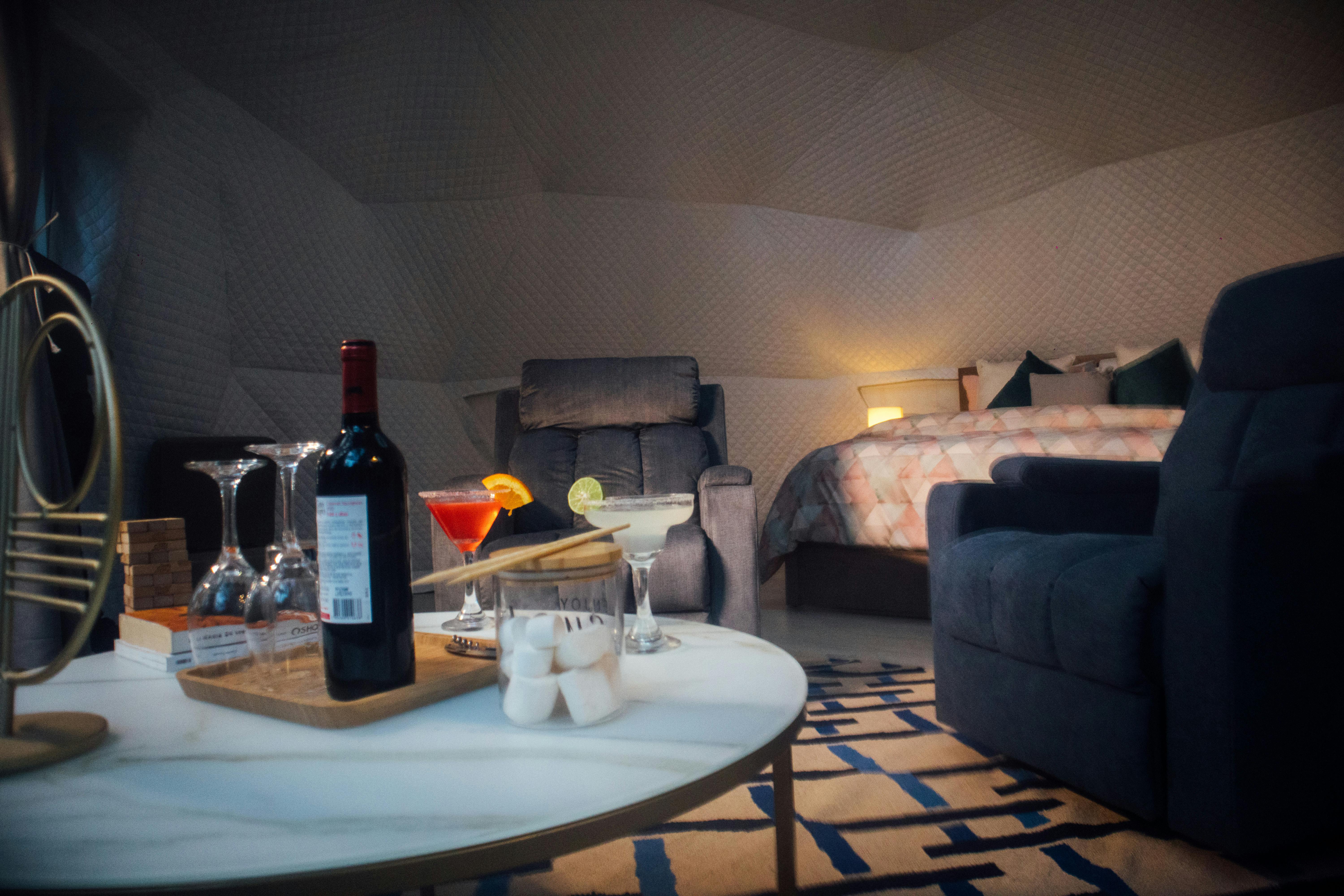 Cozy Indoor Relaxation Space with Wine and Cocktails · Free Stock Photo