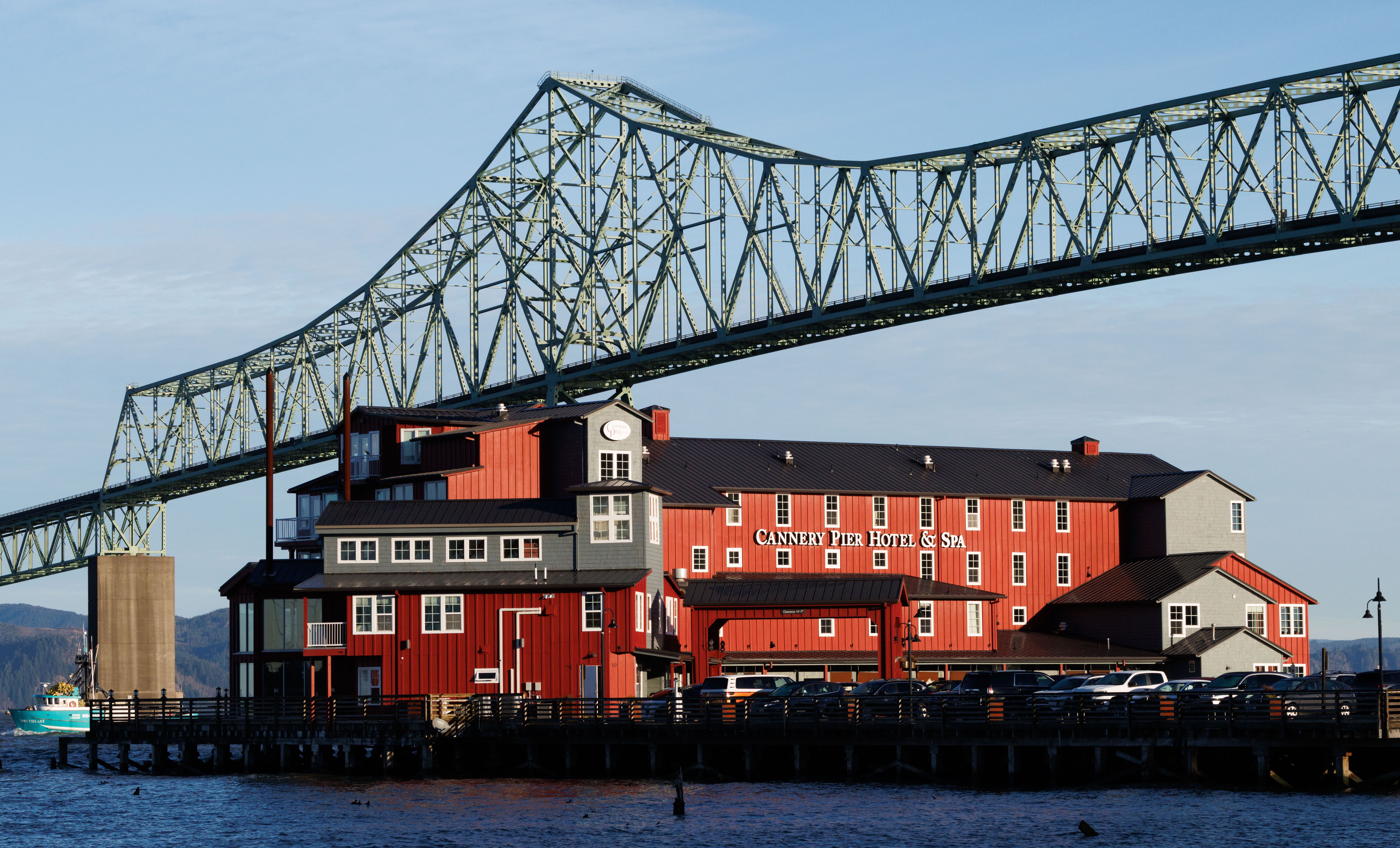 Cannery Pier Hotel and Astoria-Megler Bridge · Free Stock Photo