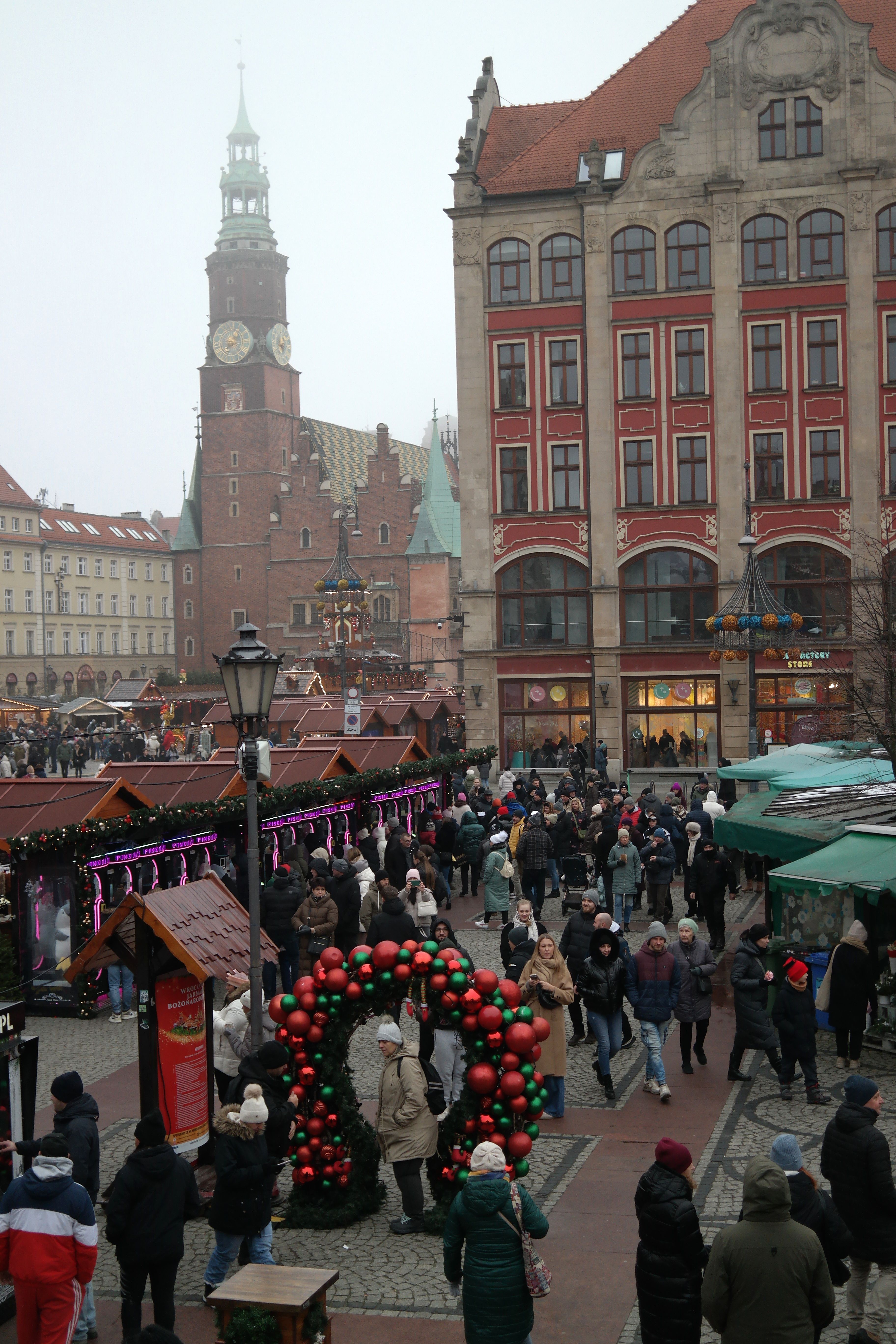 Bustling Christmas Market in European City Square · Free Stock Photo