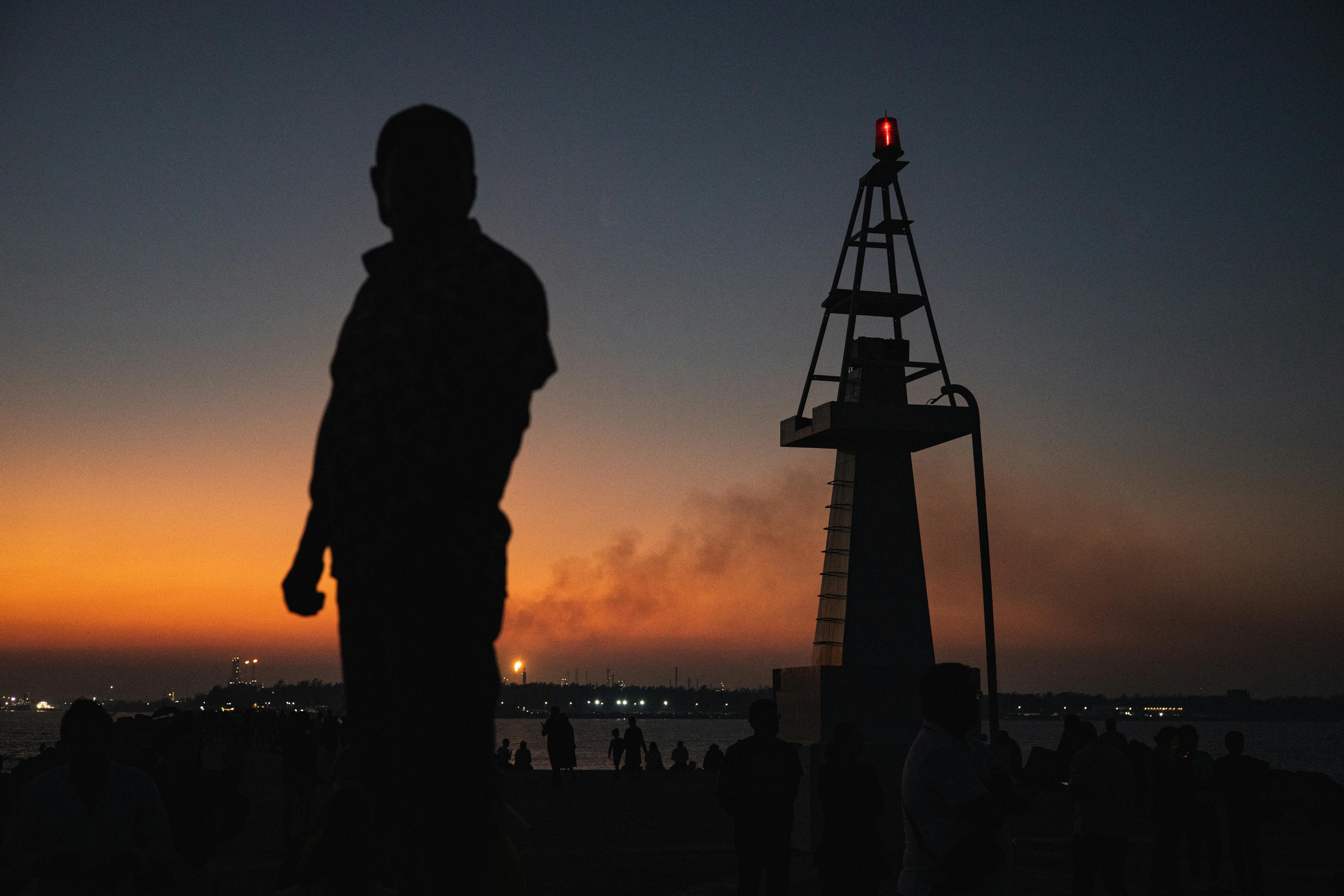 People Pleaser In Class Shadow Photos, Download The BEST Free People ...