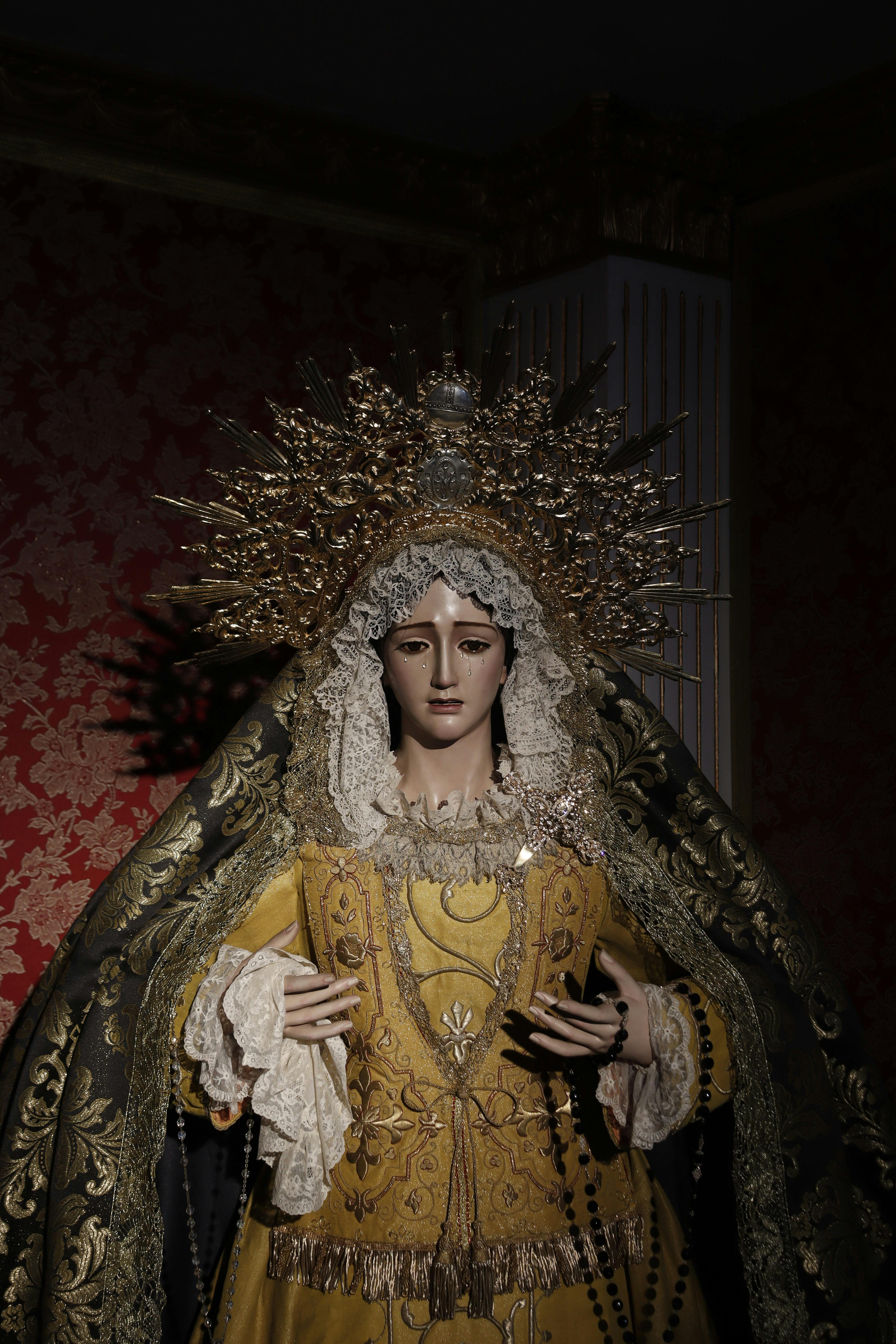 Intricate Religious Statue in Elaborate Attire · Free Stock Photo