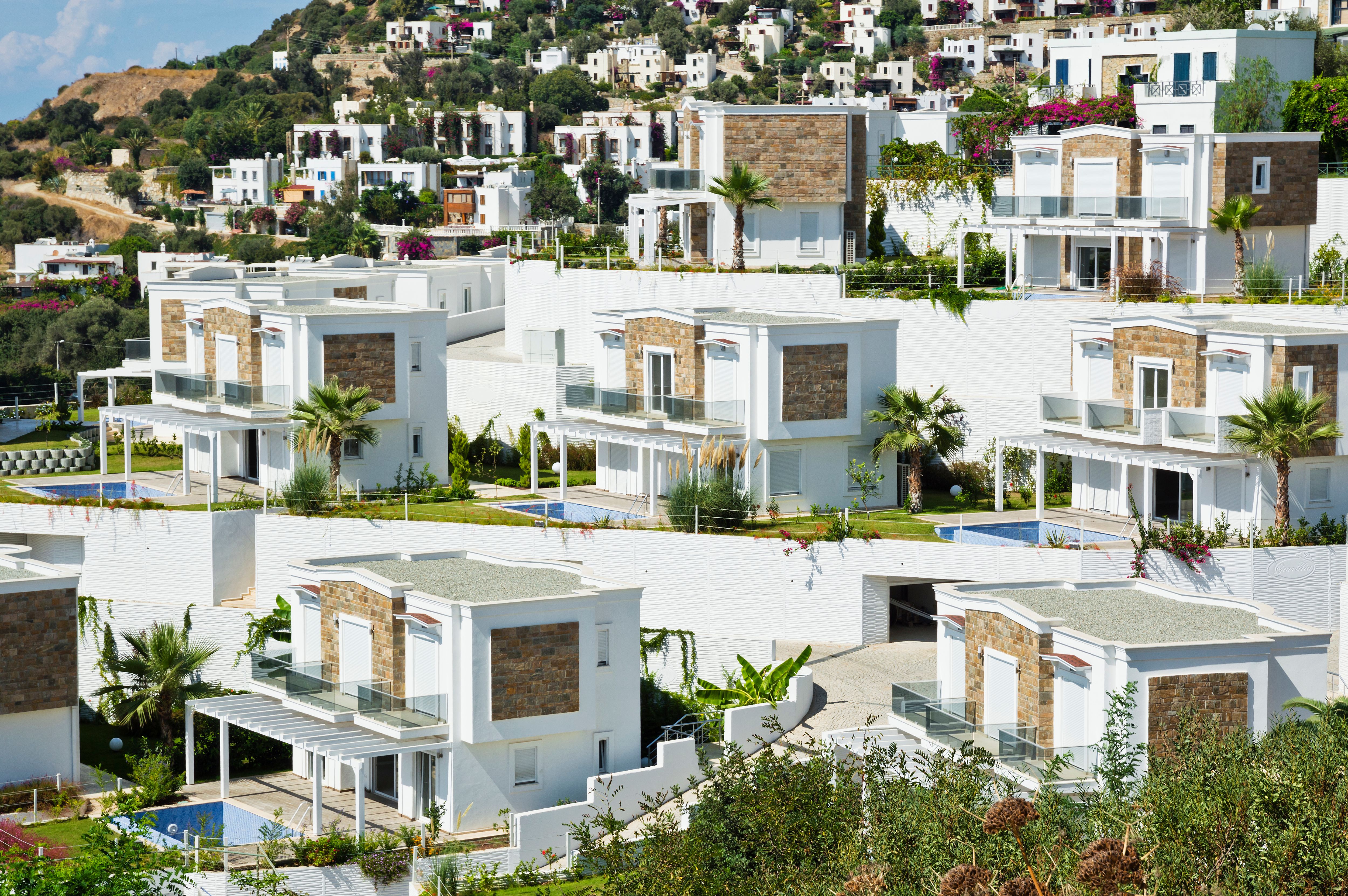 Modern Villas Overlooking the Turkish Coastline · Free Stock Photo