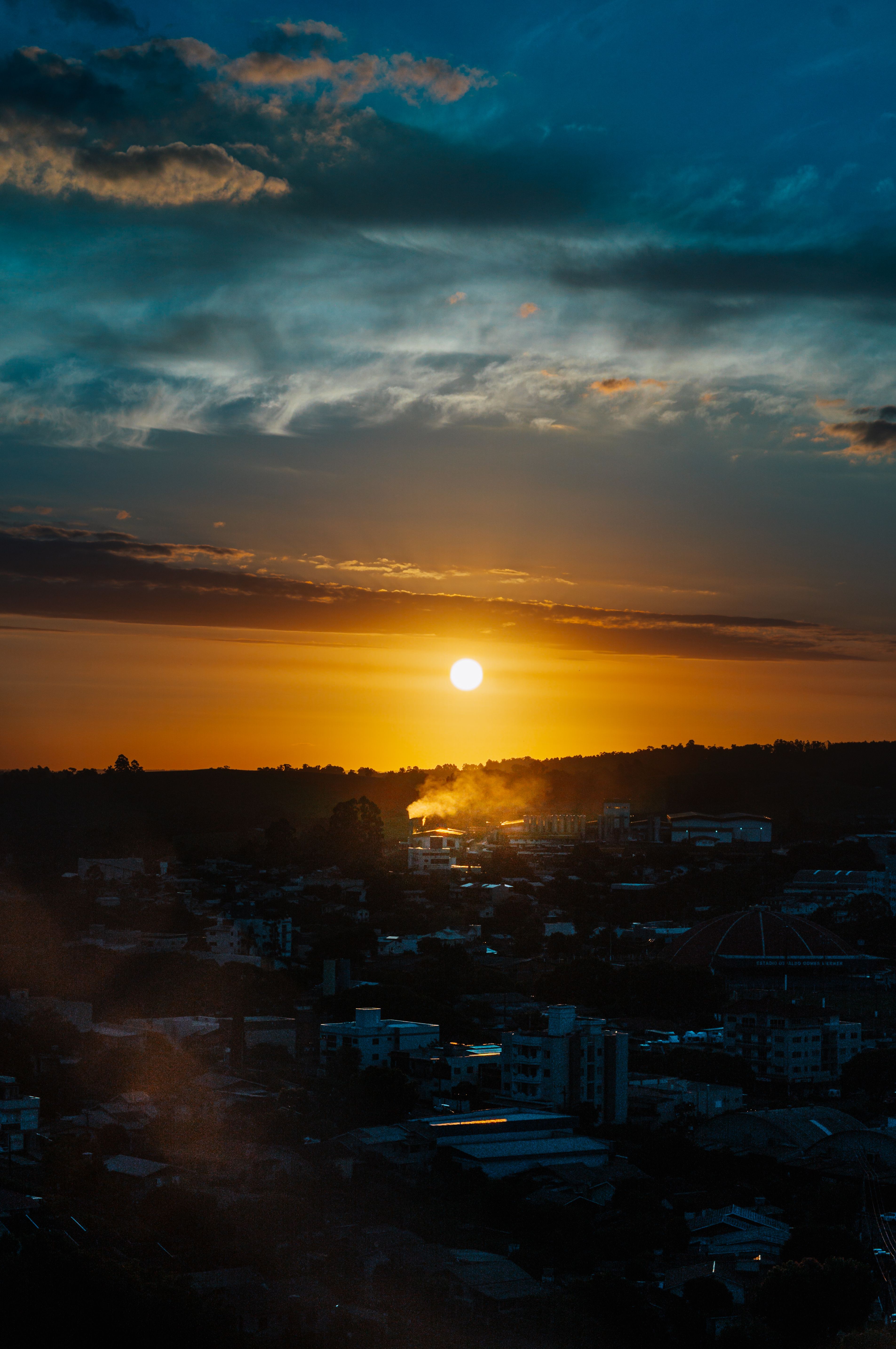 Stunning Sunset Over Urban Cityscape · Free Stock Photo