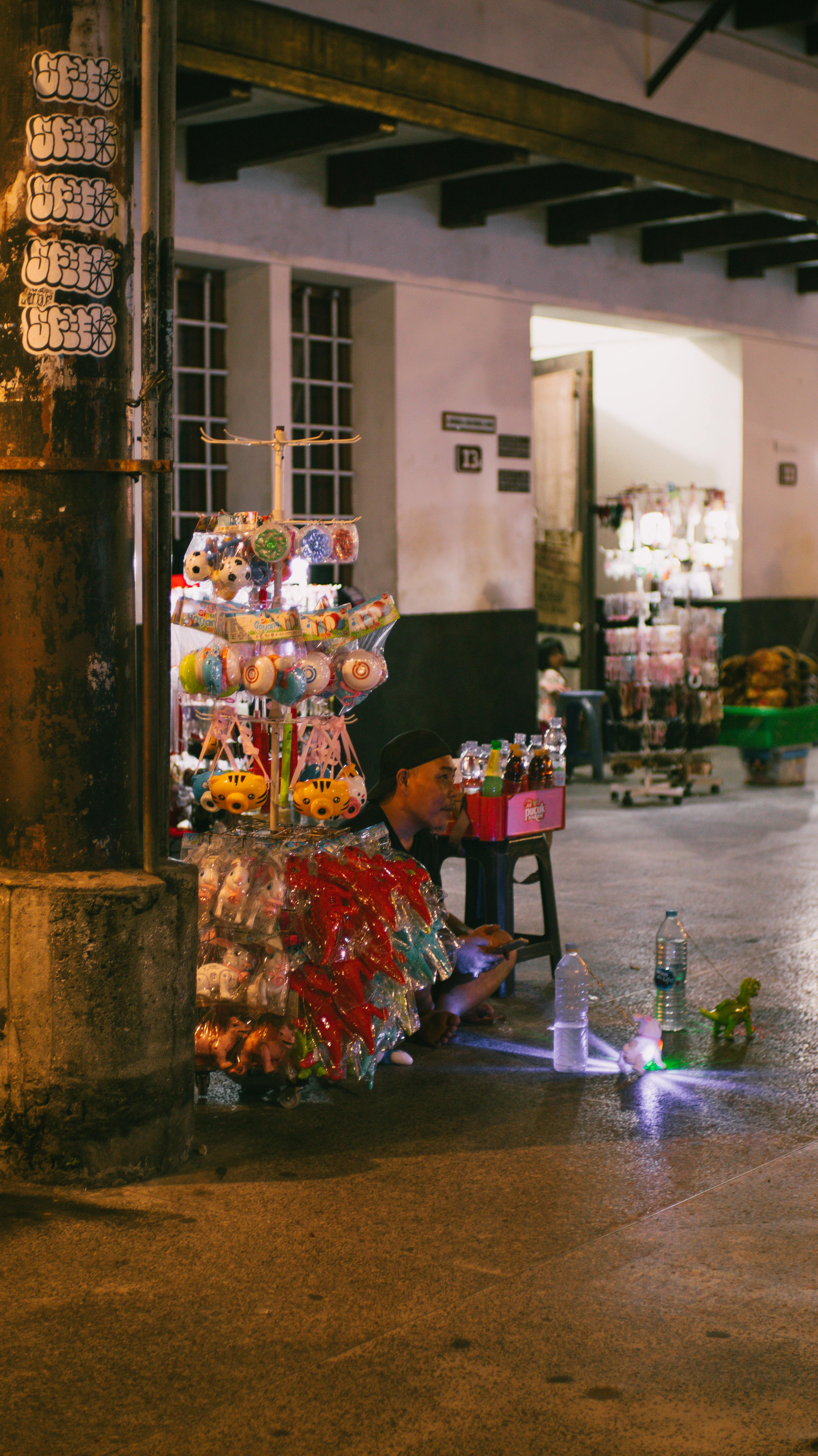 Street Vendor at Night in Urban Alleyway · Free Stock Photo
