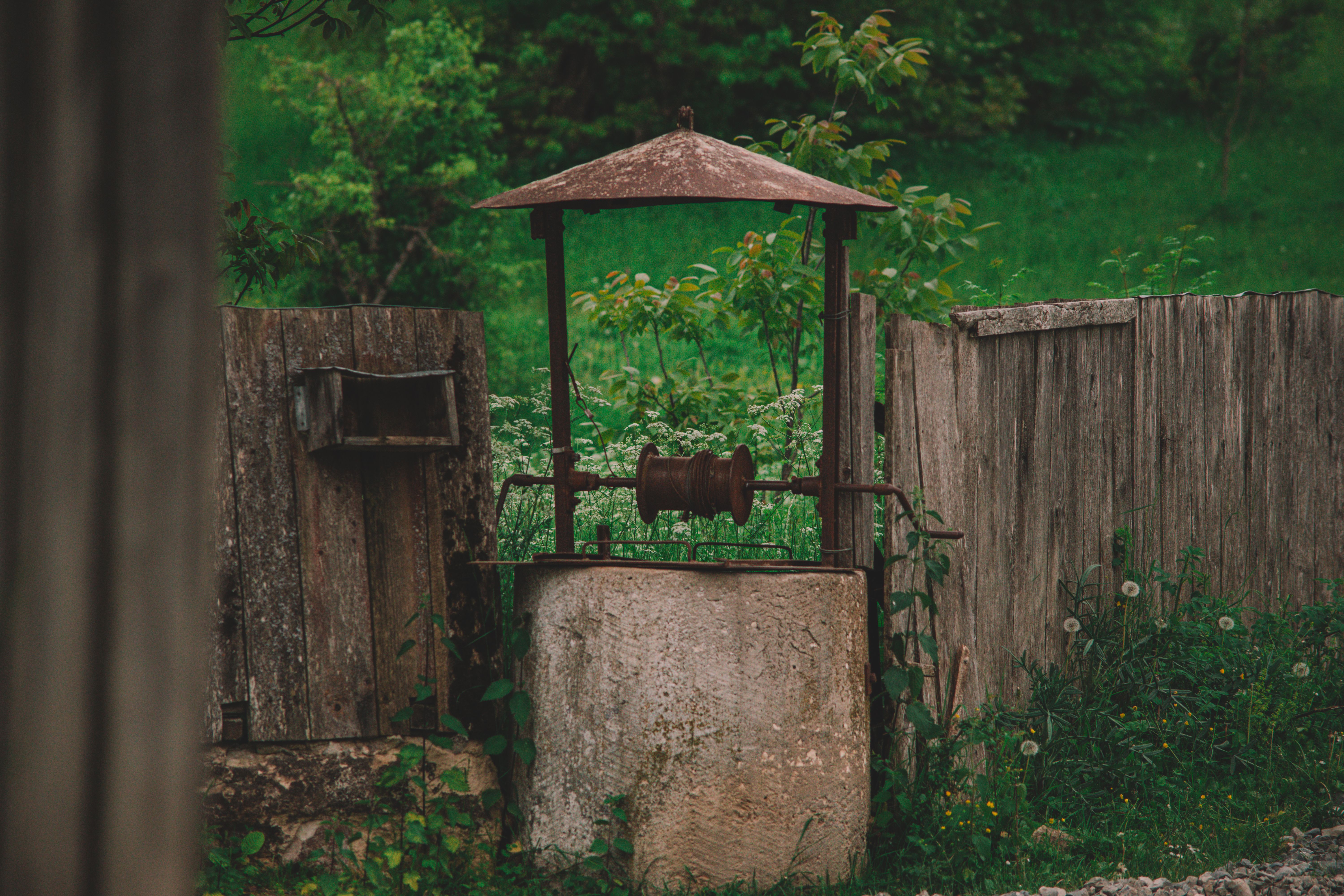 Rustic Wooden Well in Countryside Garden · Free Stock Photo