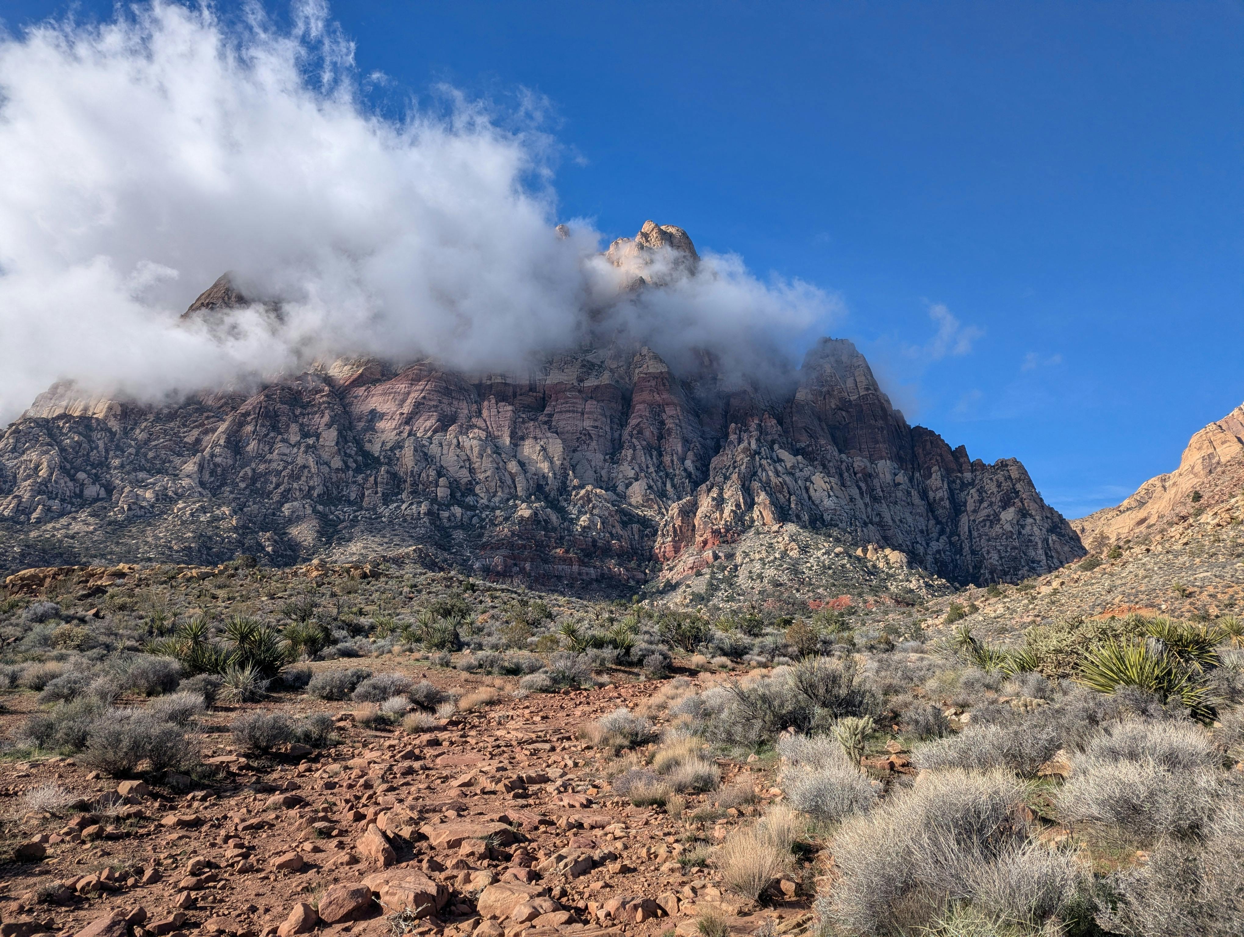 Impresionante Red Rock Canyon Con Nubes En Nevada · Foto de stock gratuita