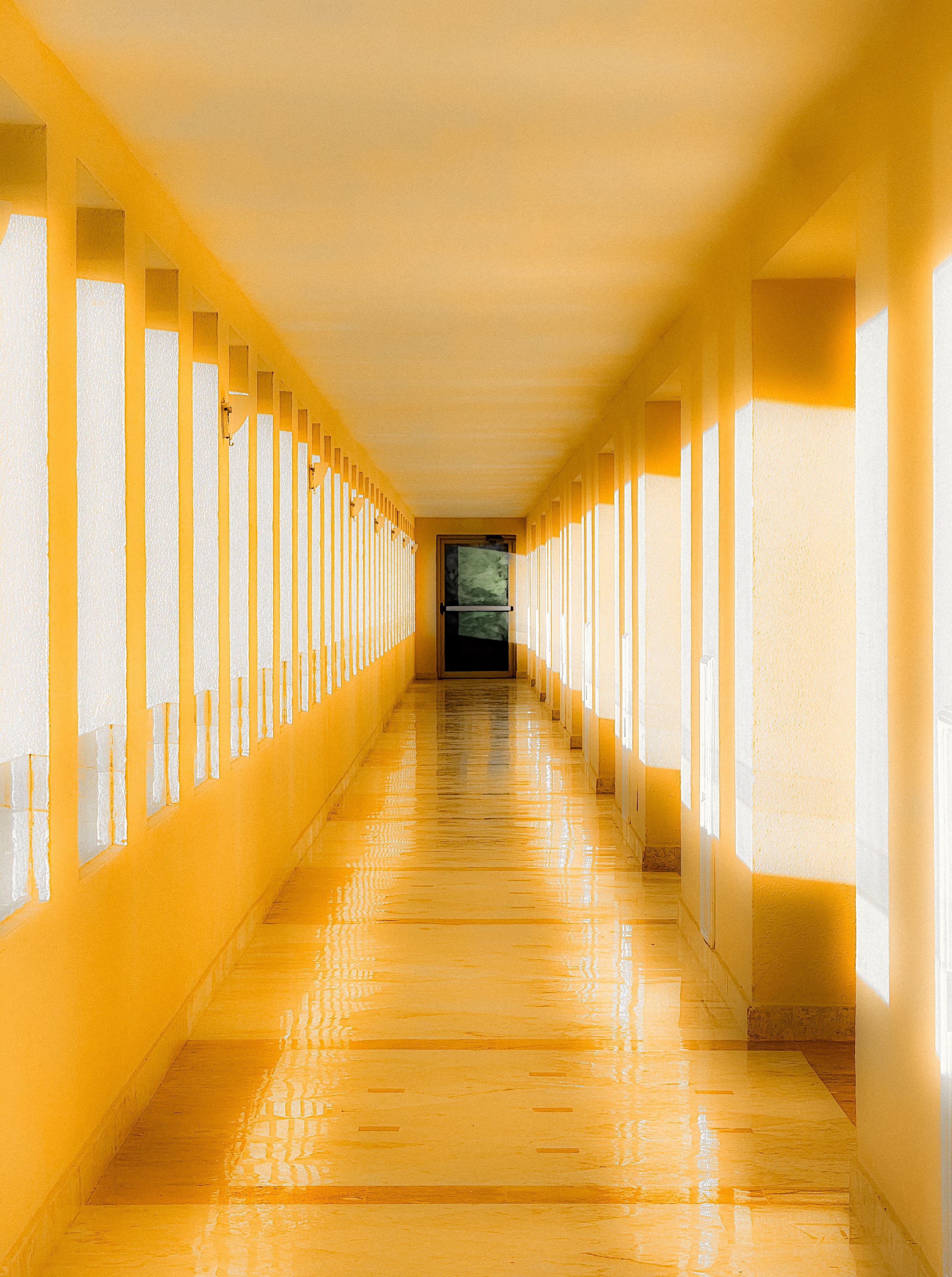 Sunny Modern Hallway with Reflections · Free Stock Photo