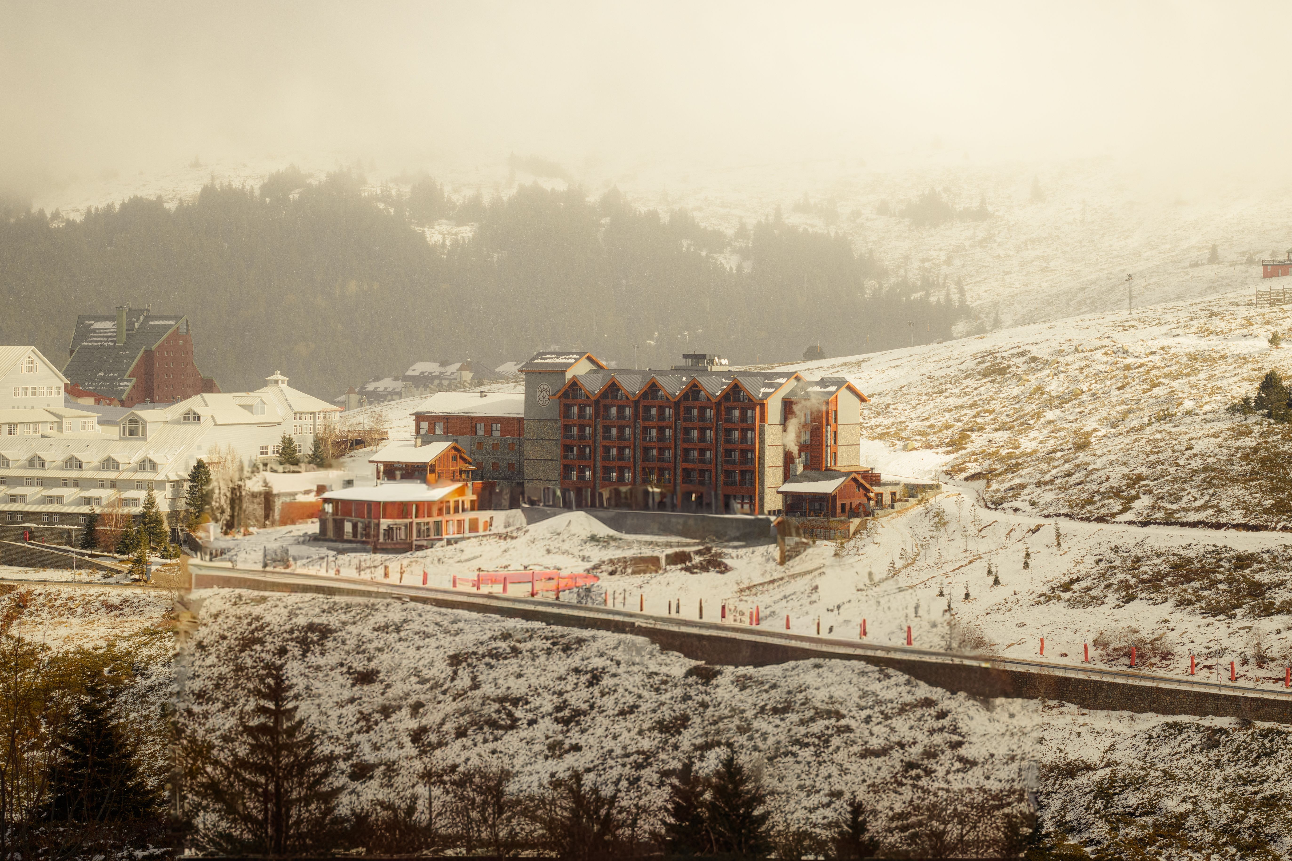 Scenic Winter Resort in Snowy Mountain Landscape · Free Stock Photo