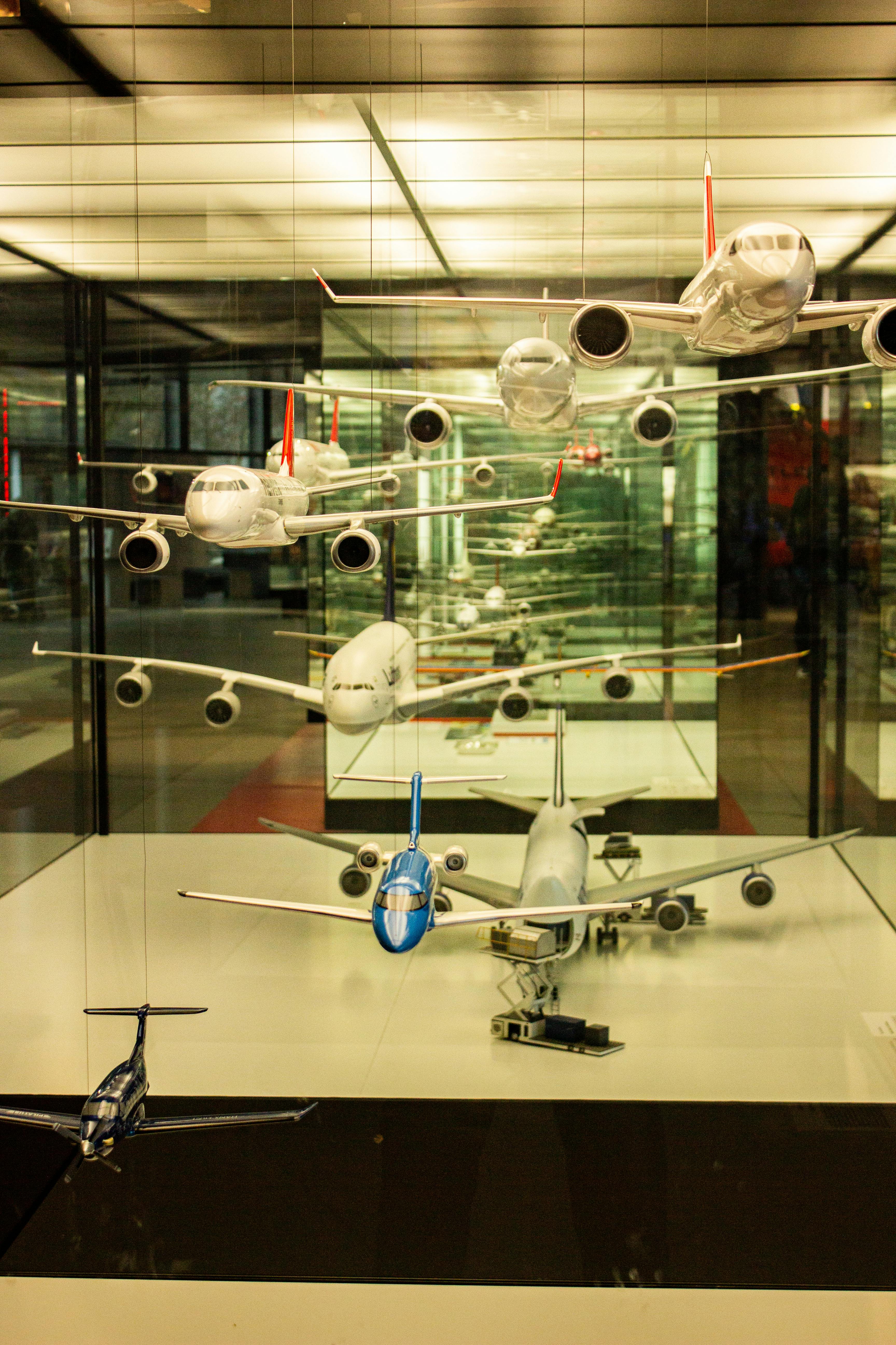 Model airplanes display in a glass case · Free Stock Photo