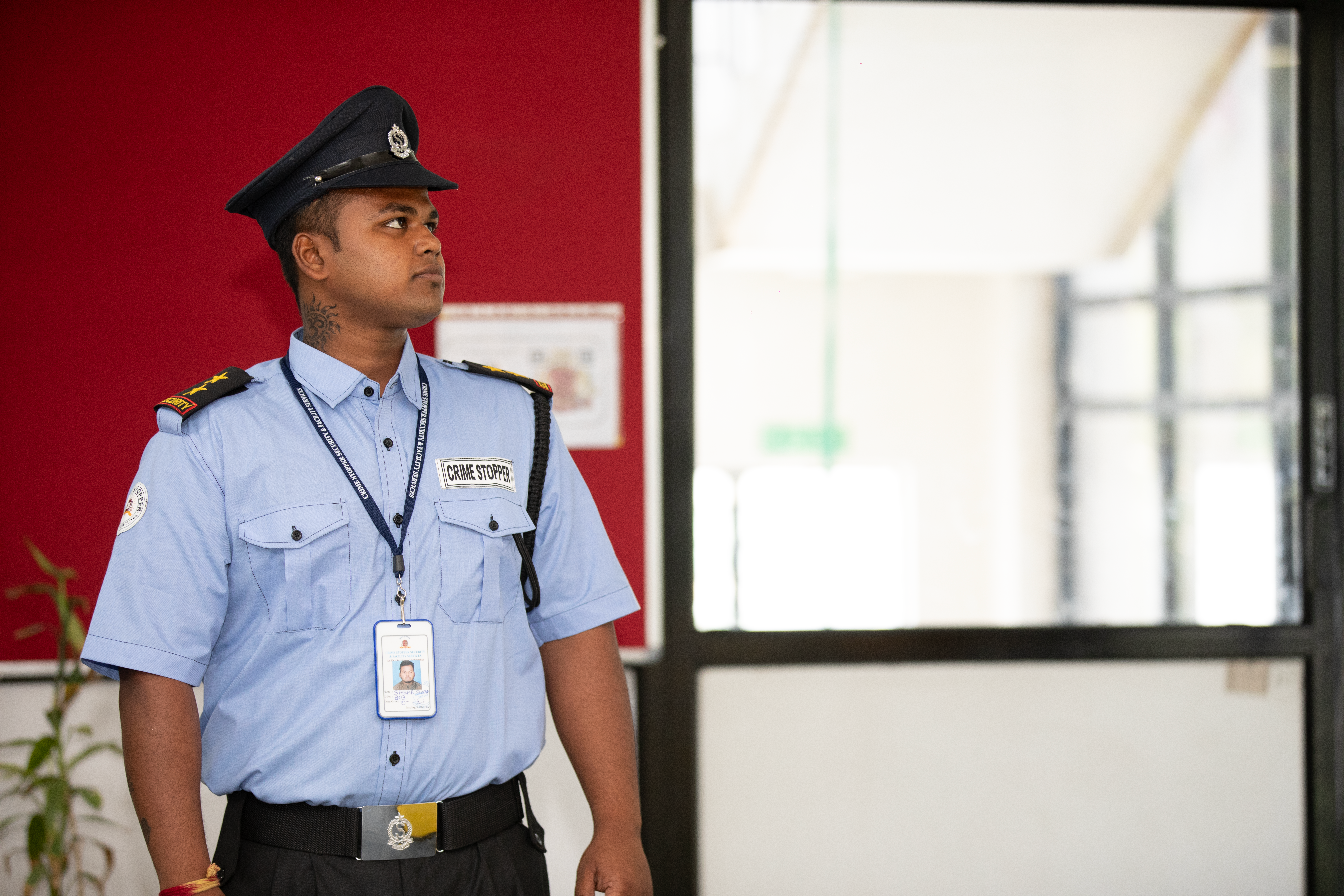 Professional Security Guard at Entrance · Free Stock Photo