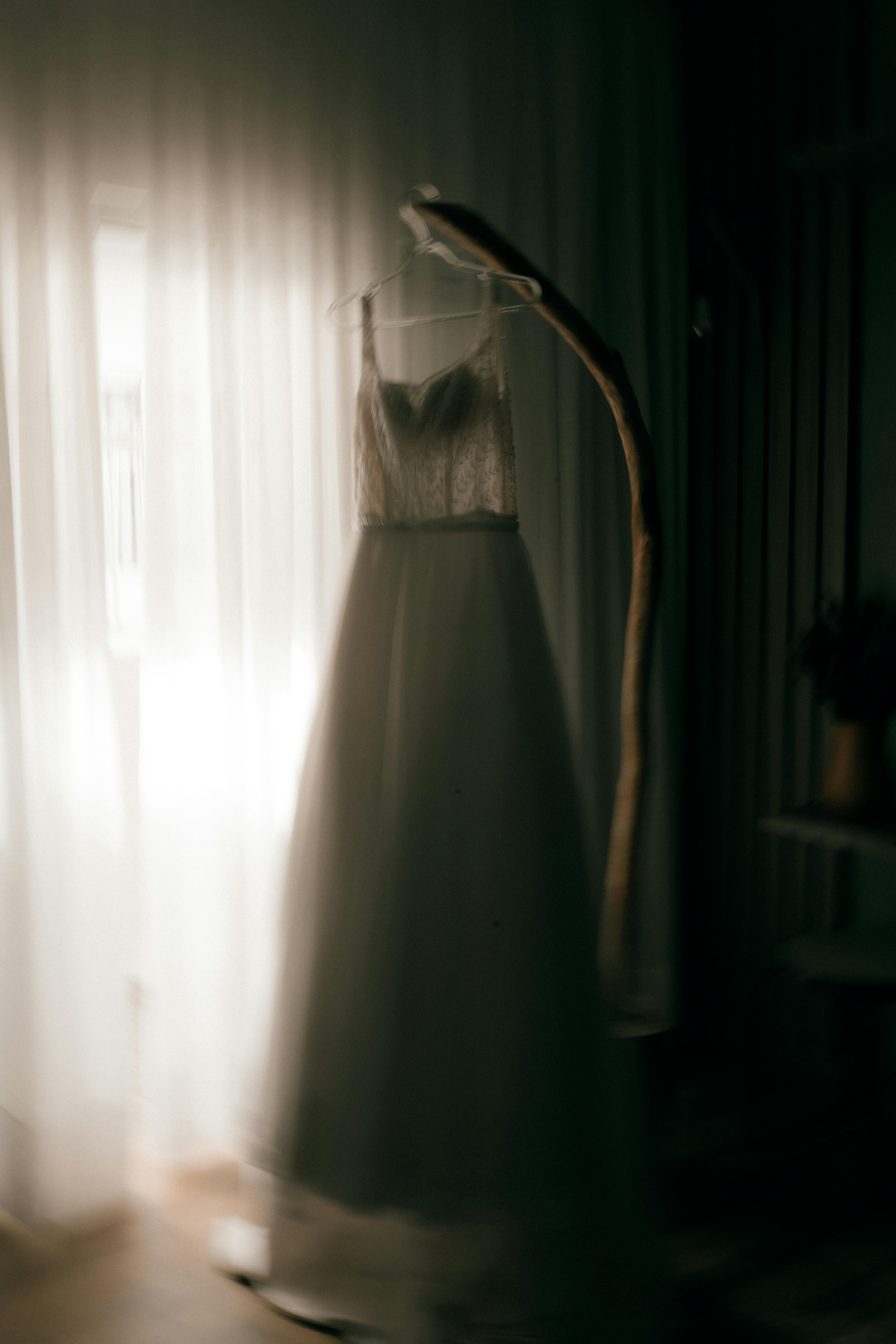 Moody Interior with Soft Light and Shadows · Free Stock Photo