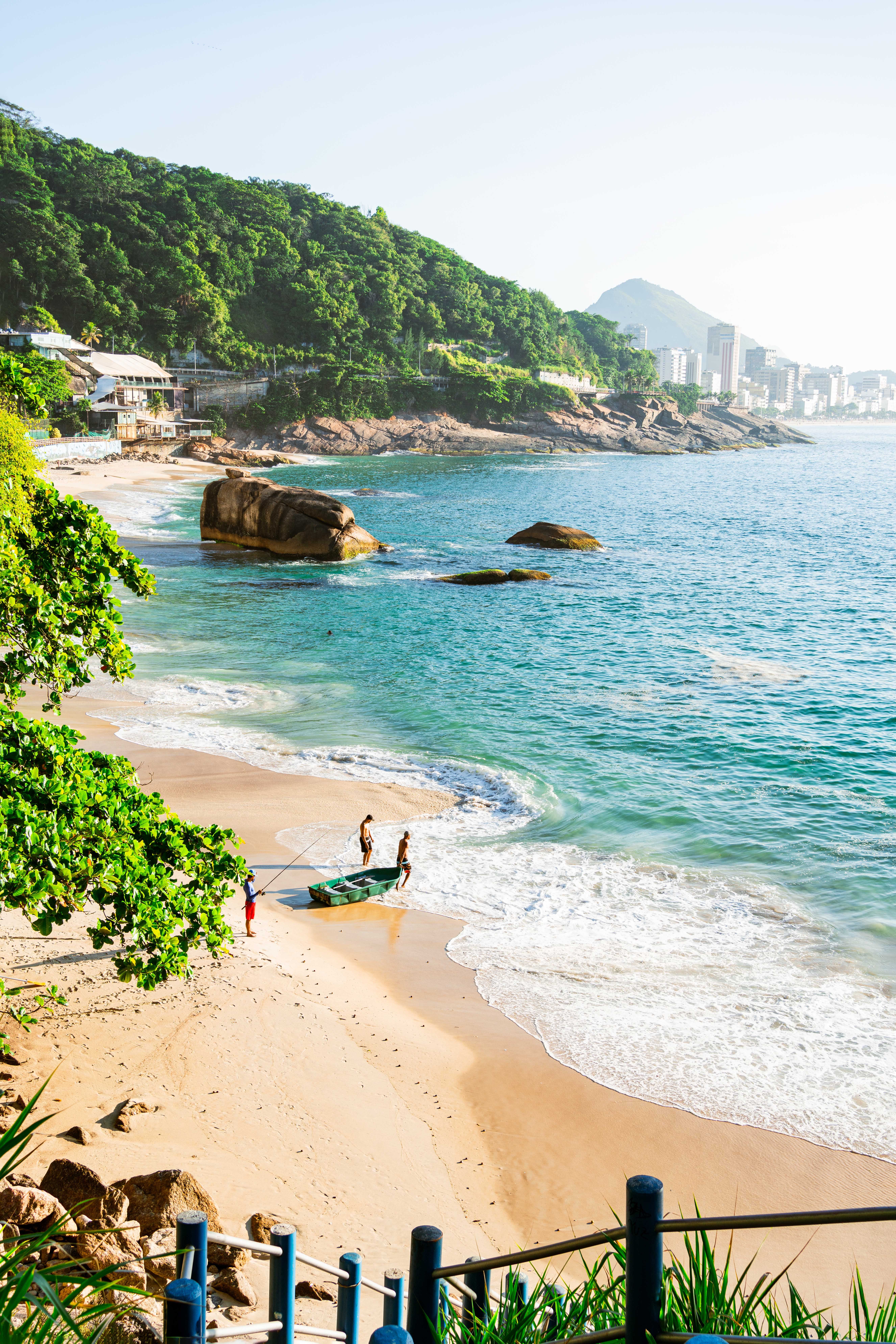 Scenic Beach with People in Summerscape · Free Stock Photo