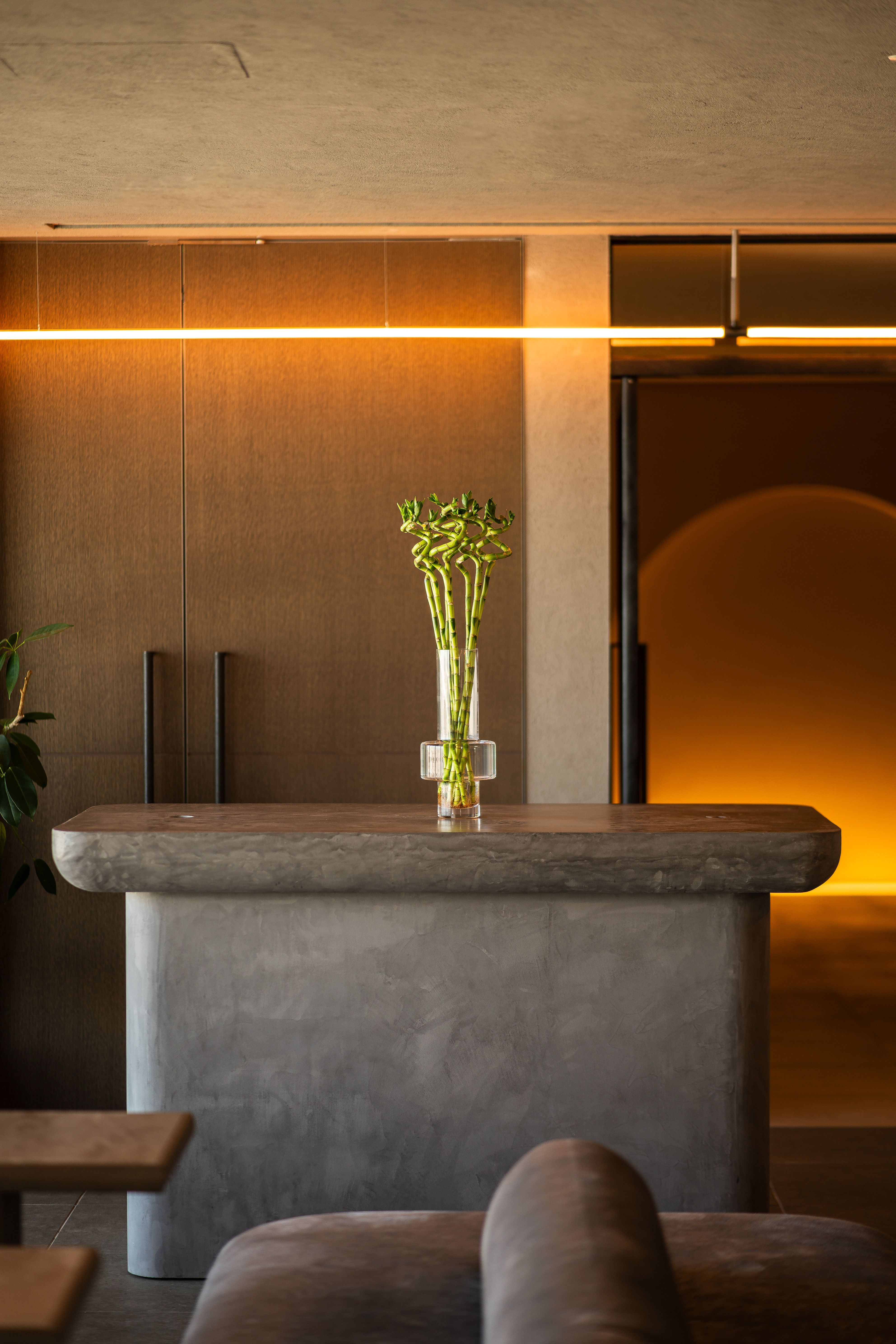 Modern Minimalist Bar with Warm Lighting in Tokyo · Free Stock Photo