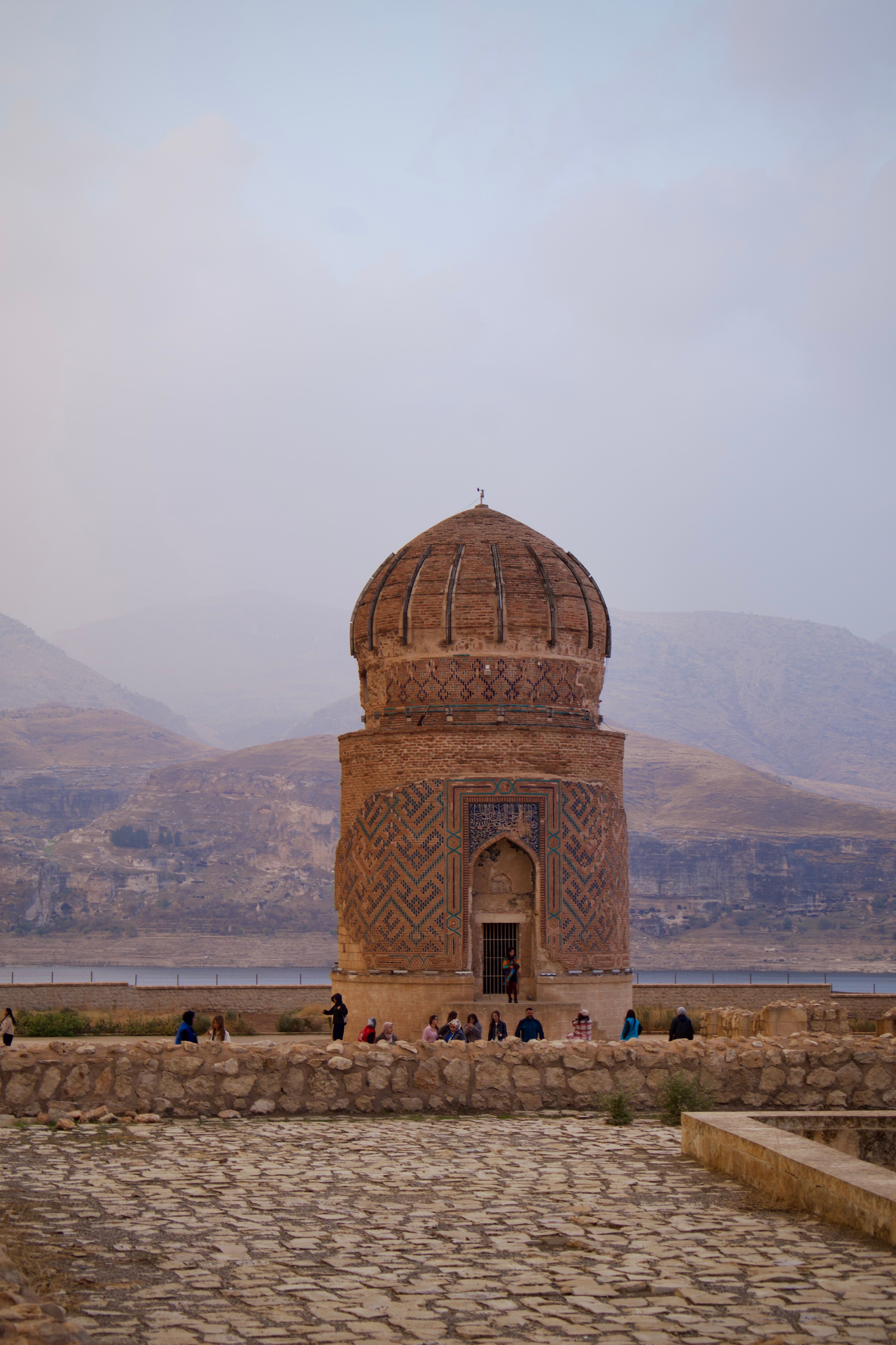 Historic Tomb with Scenic Mountain Backdrop · Free Stock Photo