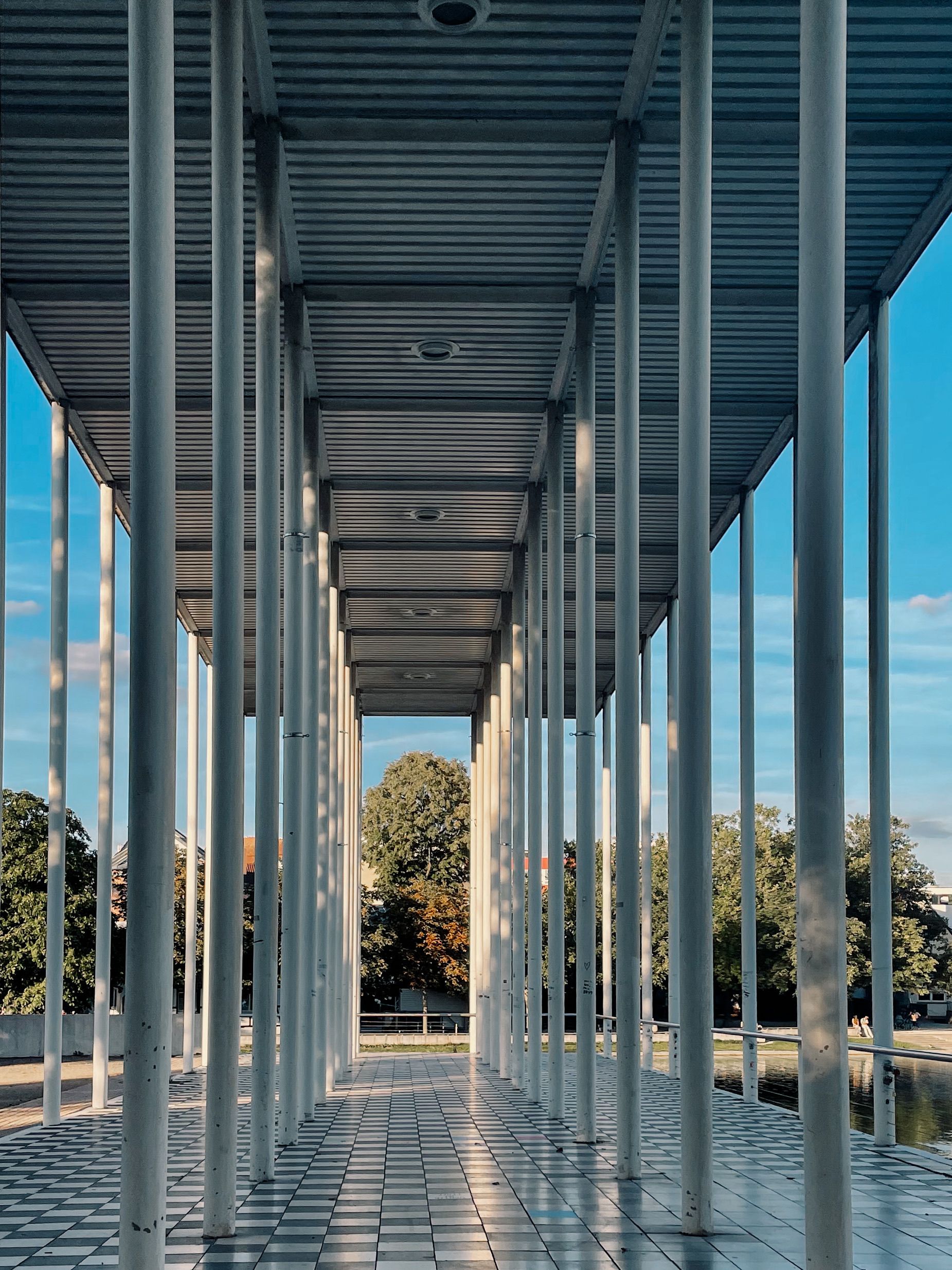 Modern Architectural Corridor with Pillars · Free Stock Photo