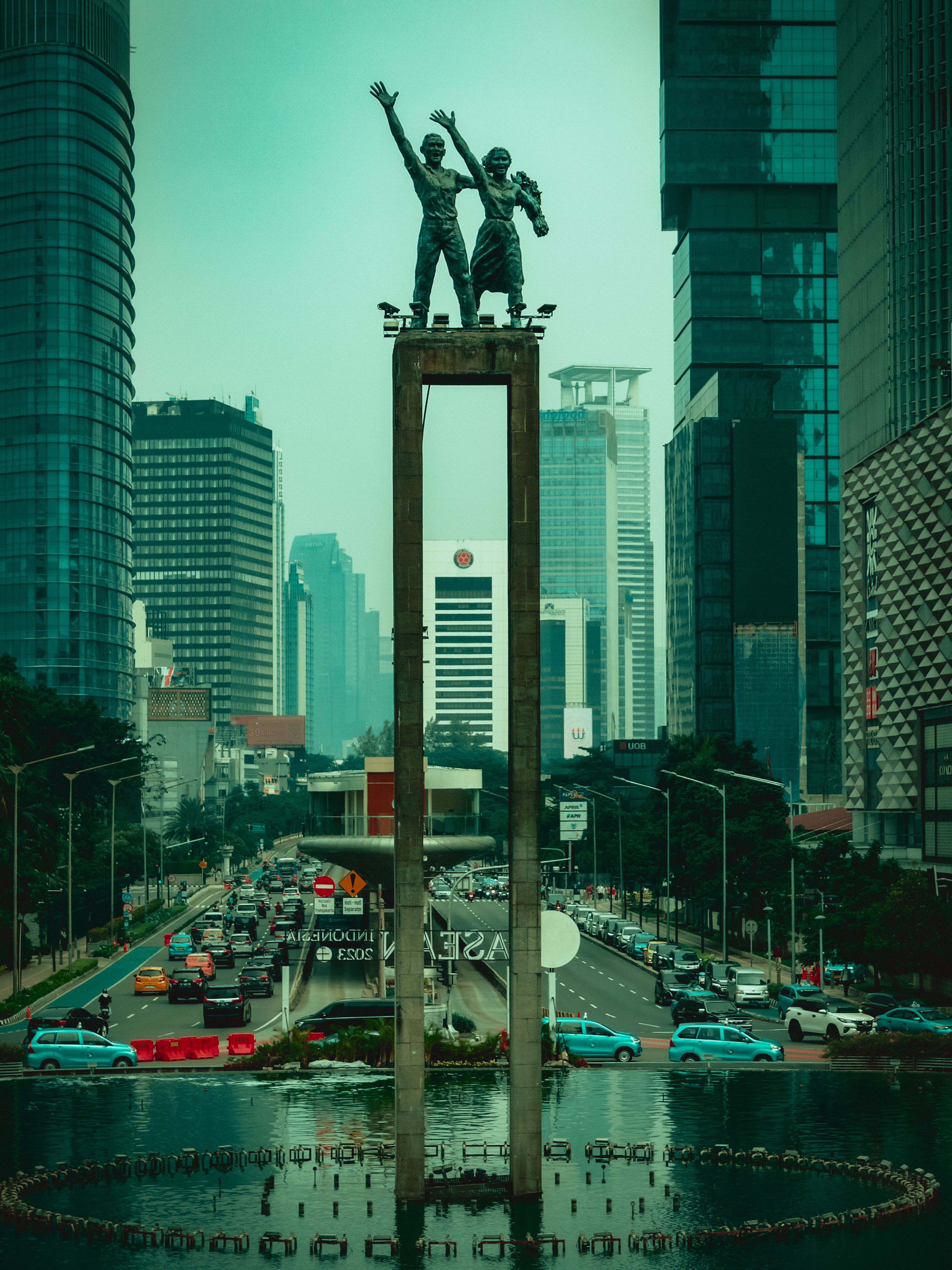 Iconic Welcome Monument in Jakarta Cityscape · Free Stock Photo