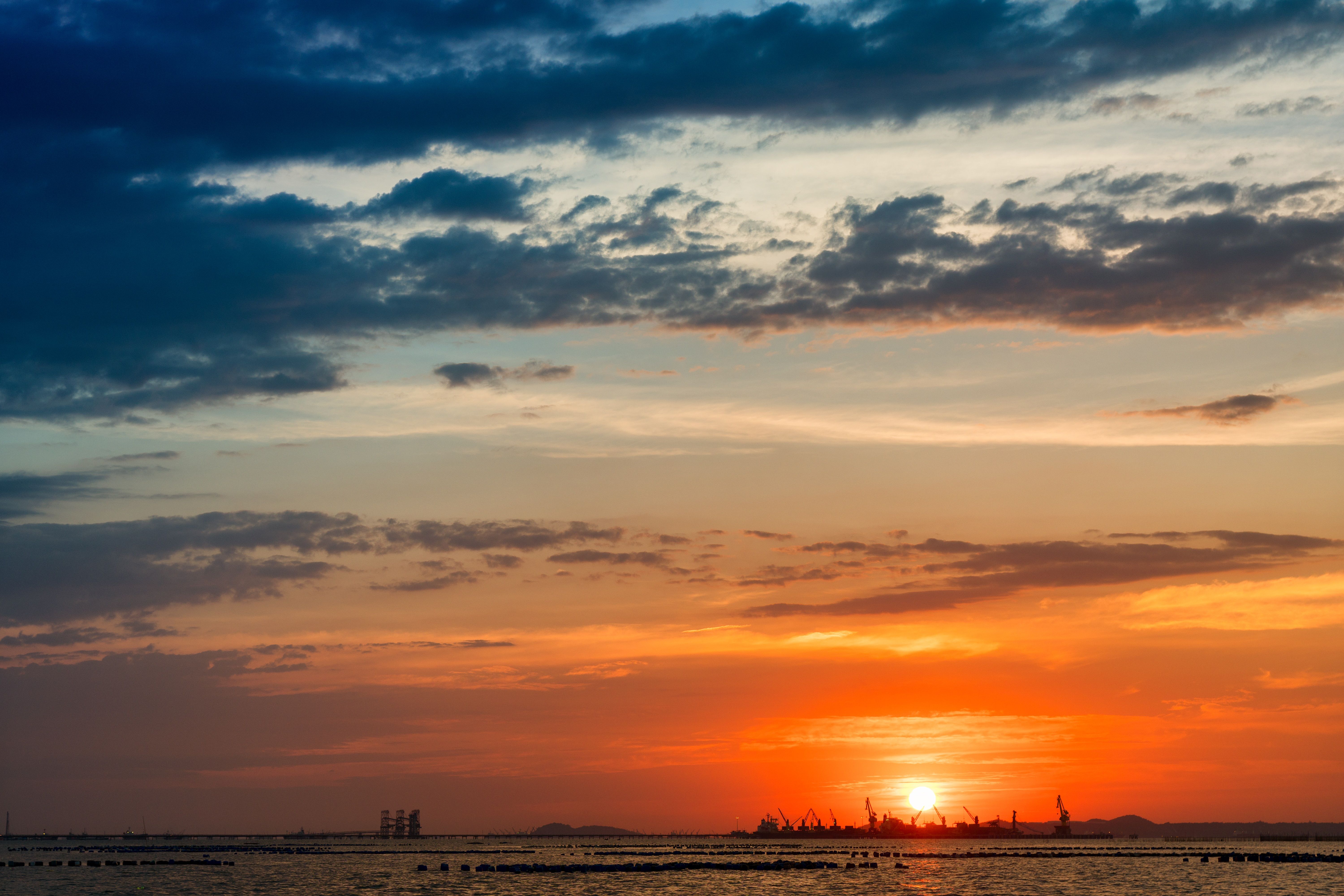 Body of Water over the Horizon · Free Stock Photo